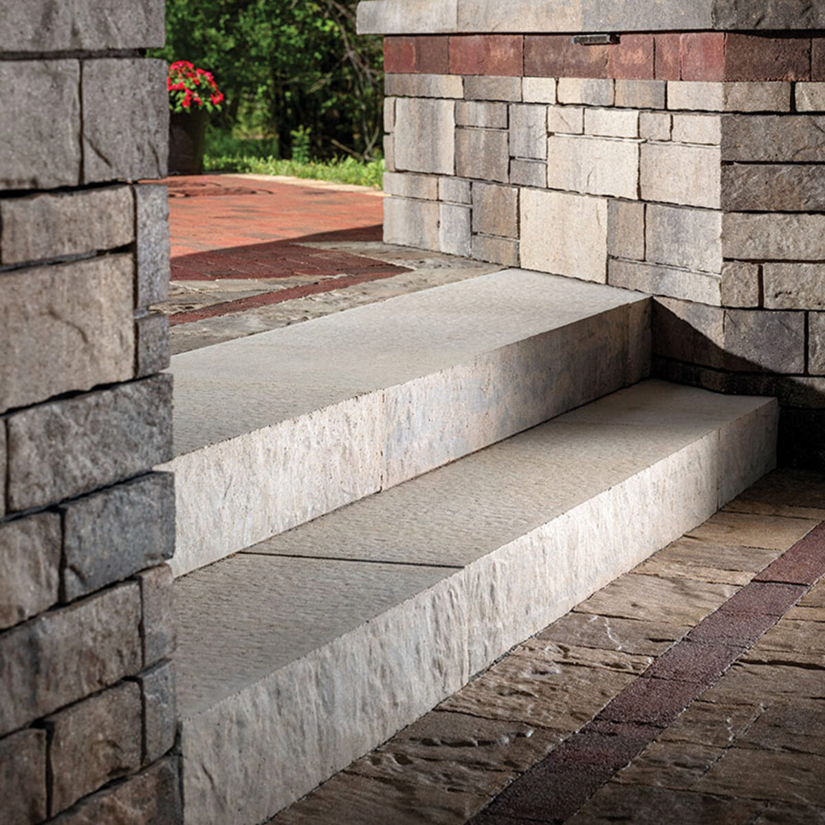 Belgard Landings Step Midnight 6 in. x 48 in. x 18 in. (6 pc./pallet ...