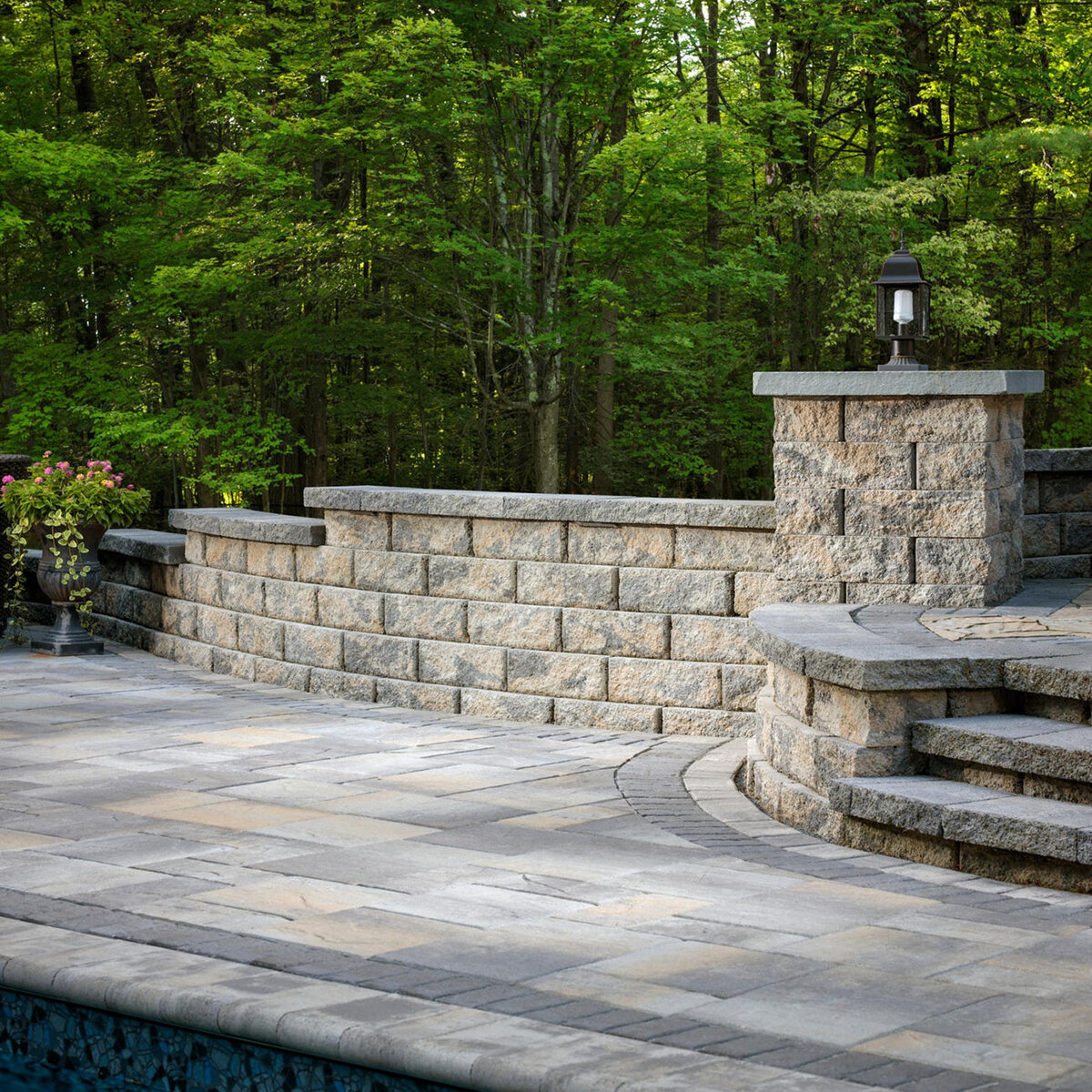 Belgard Highland SRW Wall Cap Oxford Charcoal (80 pc./pallet) | SiteOne US