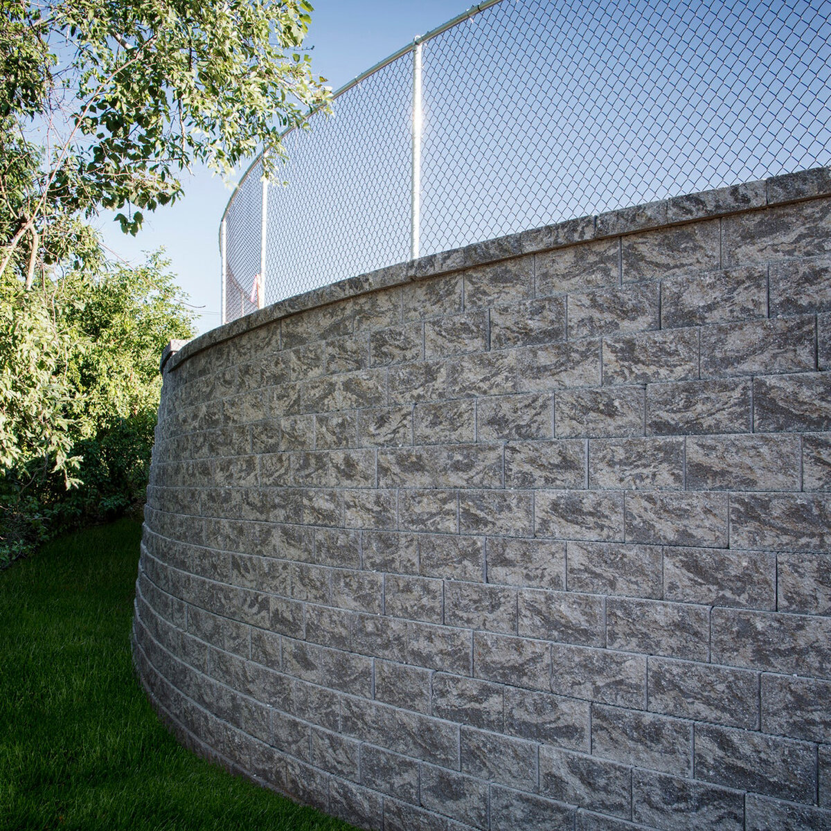 Belgard Diamond Pro Wall Block Straight Graphite 8 in. x 18 in. x 12 in ...