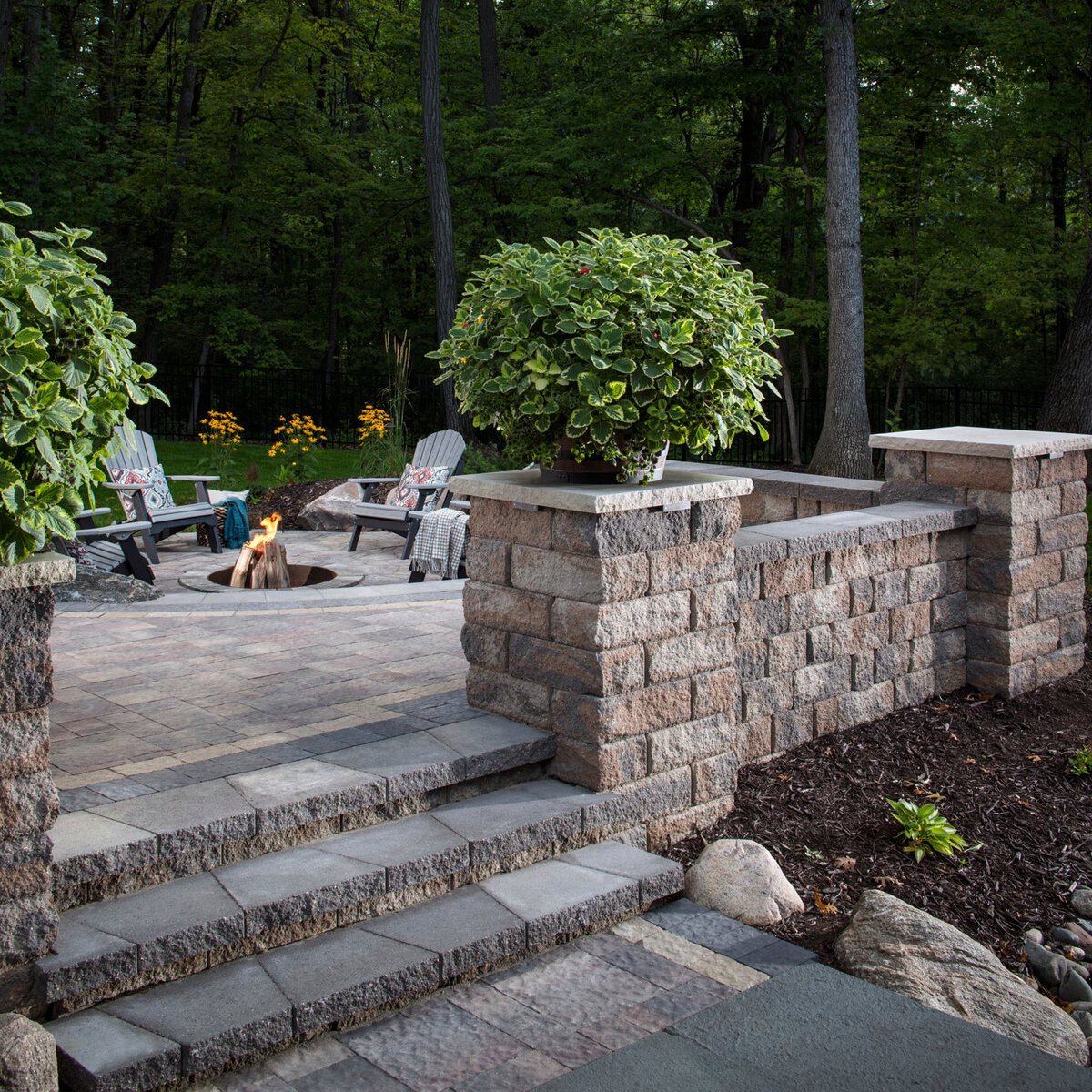 Belgard Highland Stone Wall FSW 3 pc. Iron Bay 6 in. (27 sq. ft./pallet ...