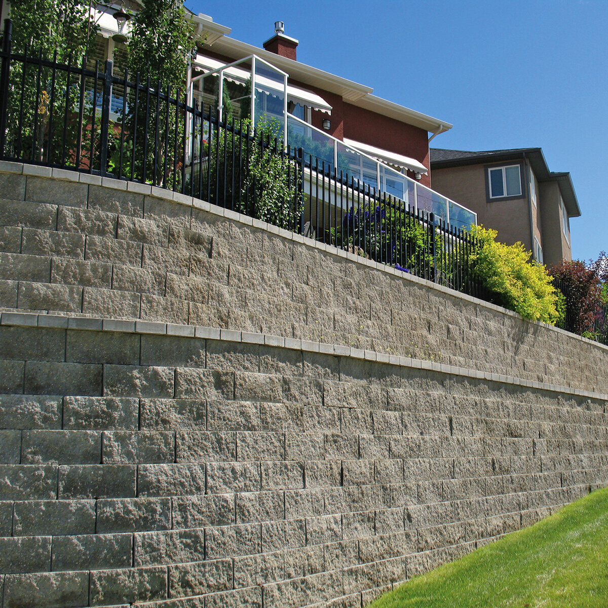 Belgard Cornerstone Straight Face Gray 18 in. x 12 in. x 8 in. (40 pc ...