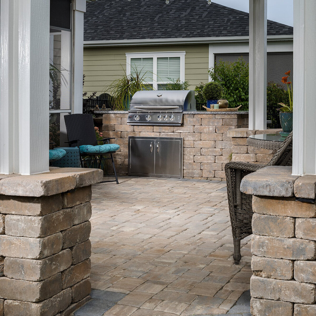 Belgard Weston Stone Wall Block Universal Colonial Blend 12 in. x 8 in ...
