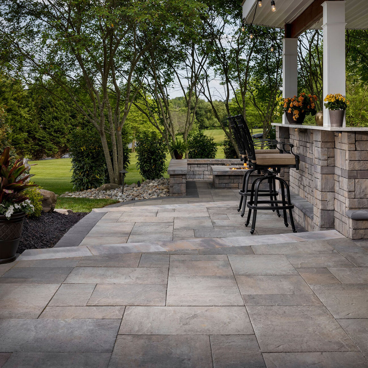 Belgard Origins 12 Paver Iron Bay 60 mm (120 sq. ft./pallet) | SiteOne US