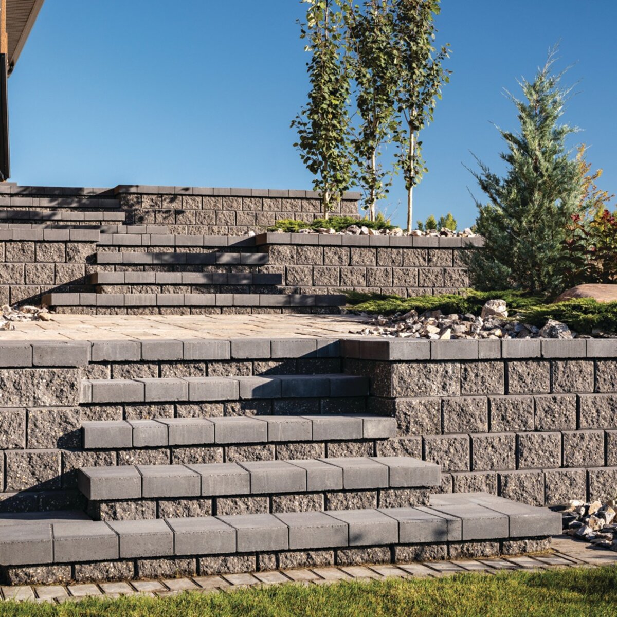 Belgard Pisa Lite SRW Wall Block Standard Charcoal 29 l | SiteOne