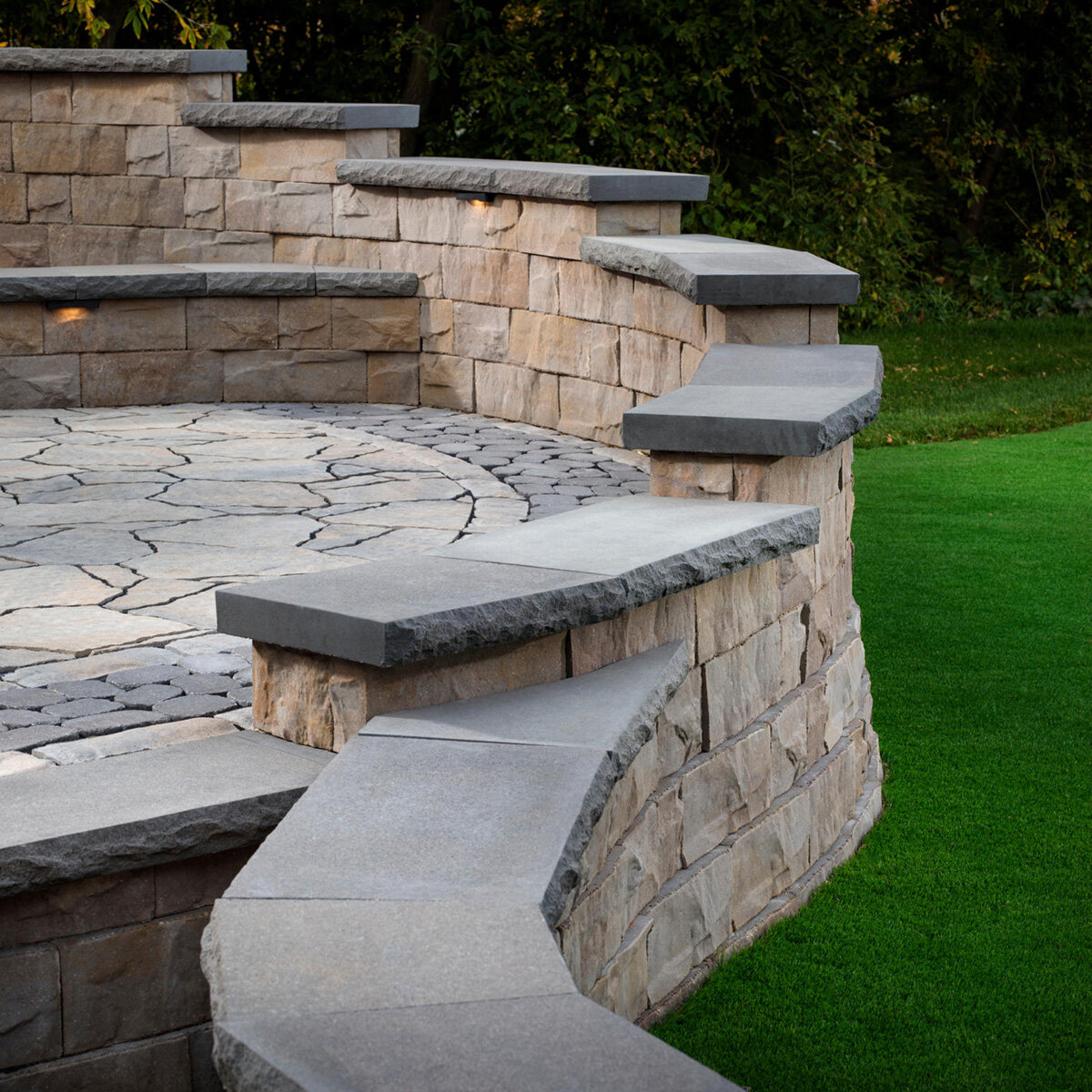 Belgard Anchor Seat Wall Cap Obsidian (18 pc./pallet) | SiteOne US