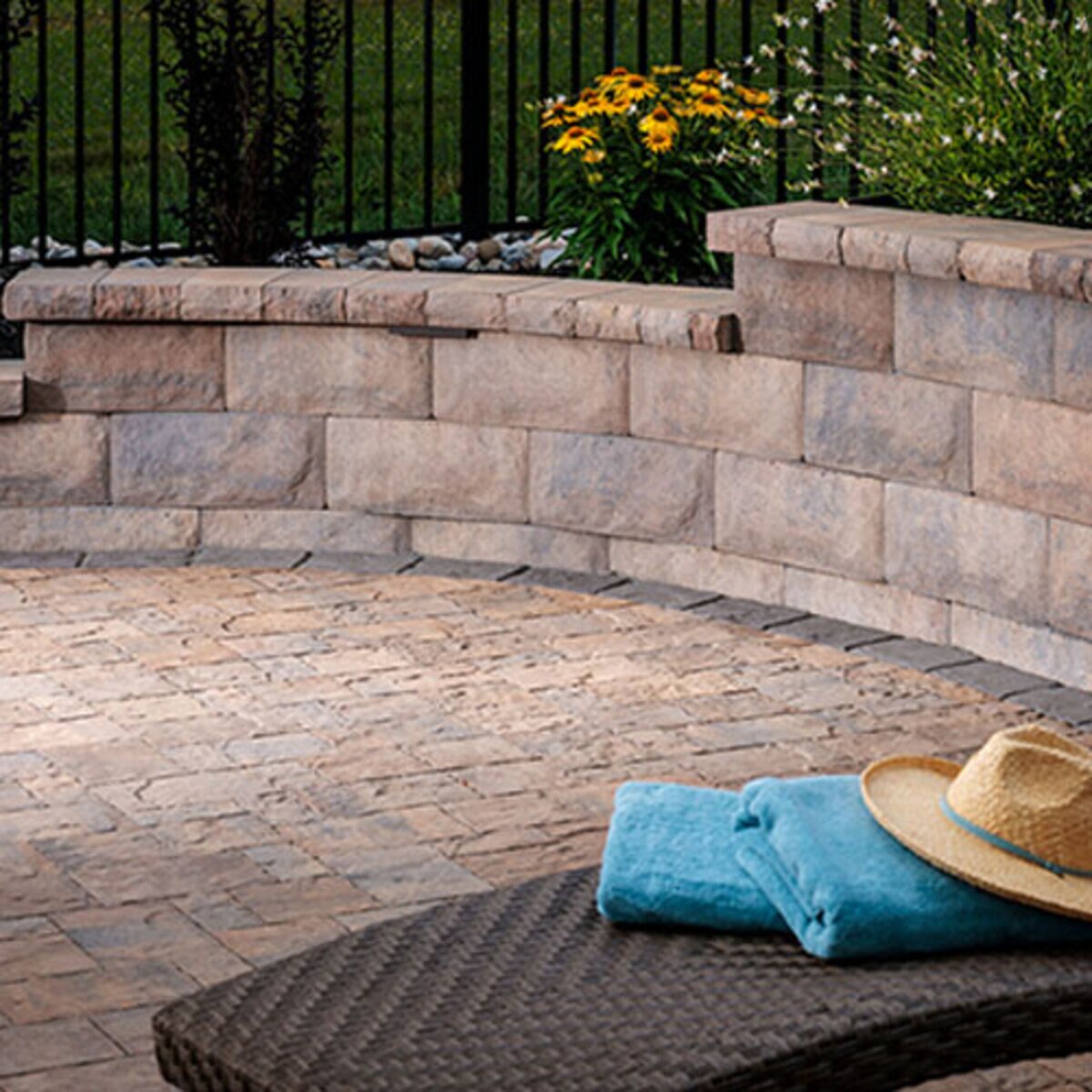 Belgard Anchor Diamond Pro Air Wall Straight Face Tan 8 in. x 18 in. x ...