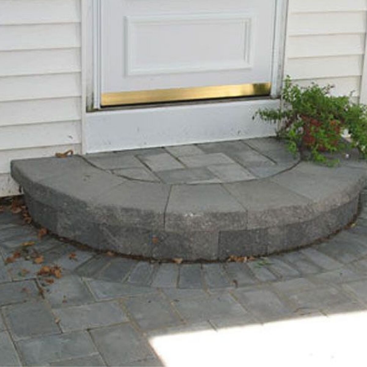 Cambridge KingsCourt Paver Onyx/Natural 6 in. x 9 in. x 2-3/8 in. (113 ...