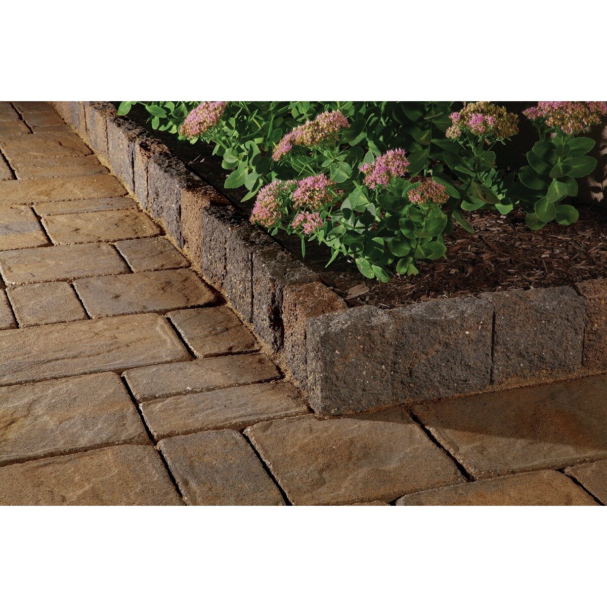 Cambridge Curbstone Edging Ruby/Onyx 9 in. x 8 in. x 3-1/2 in. (144 pc ...
