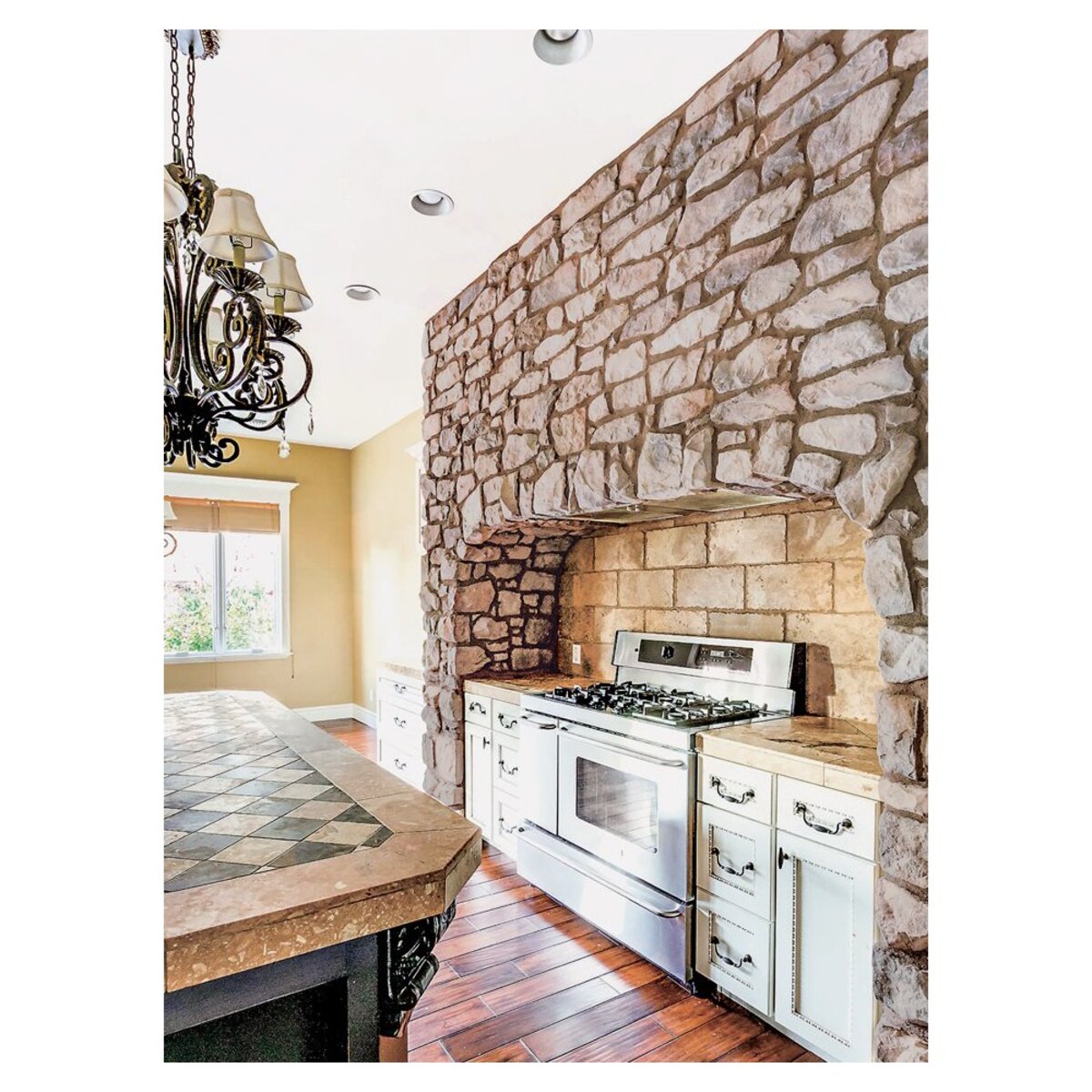 Coronado Stone French Country Villa Corners Bordeaux Big Box (100 ln ...