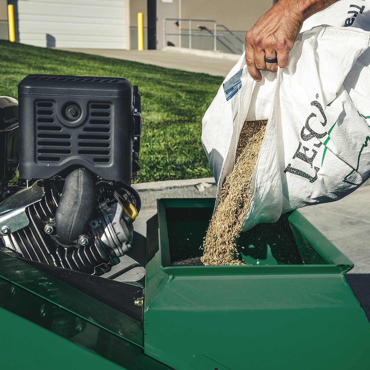 LESCO Renovator 24 Hydrostatic Seeder 24 in | SiteOne US