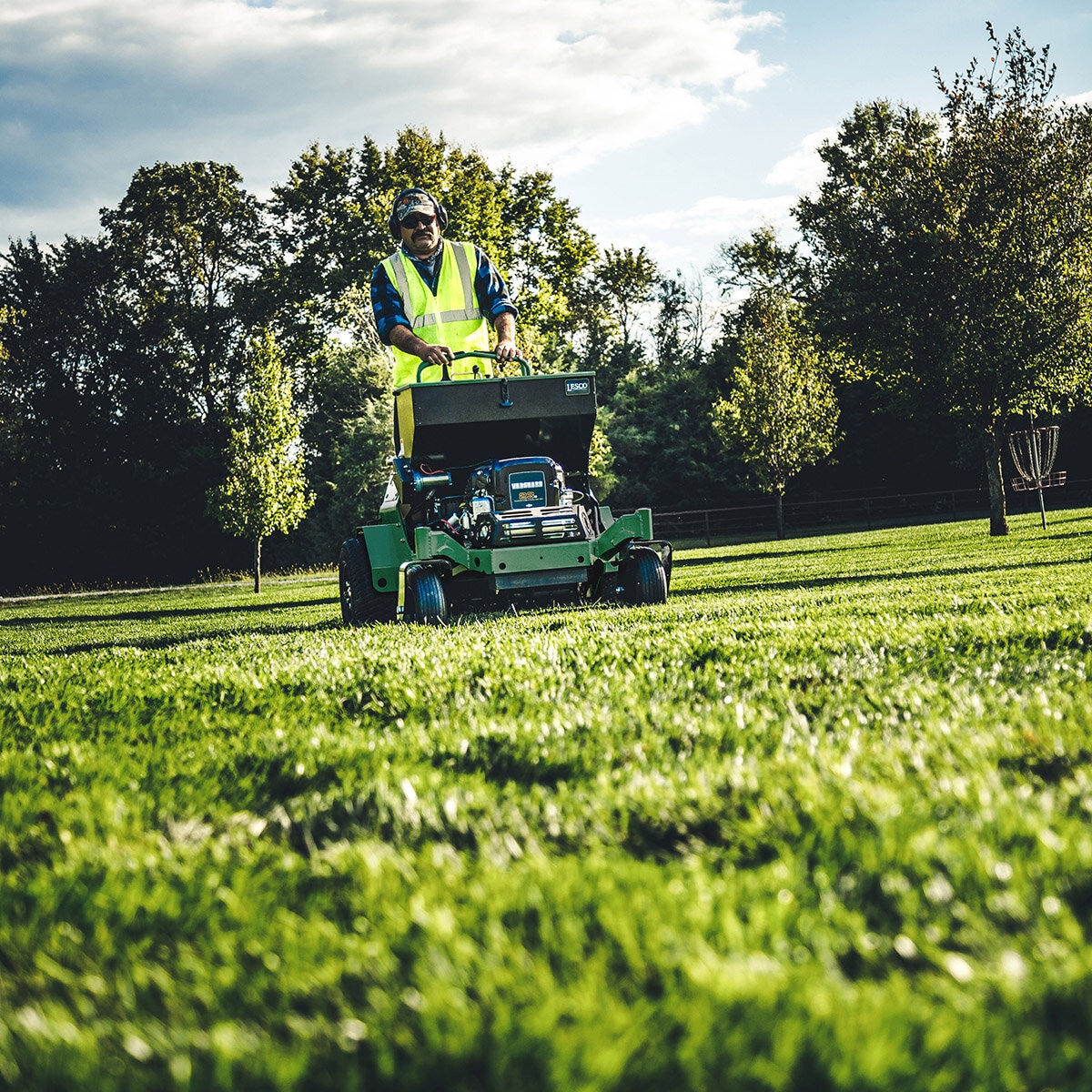 LESCO Pro-Aer 30 Ride-On Aerator 30 in. w/ Seed Box | SiteOne US