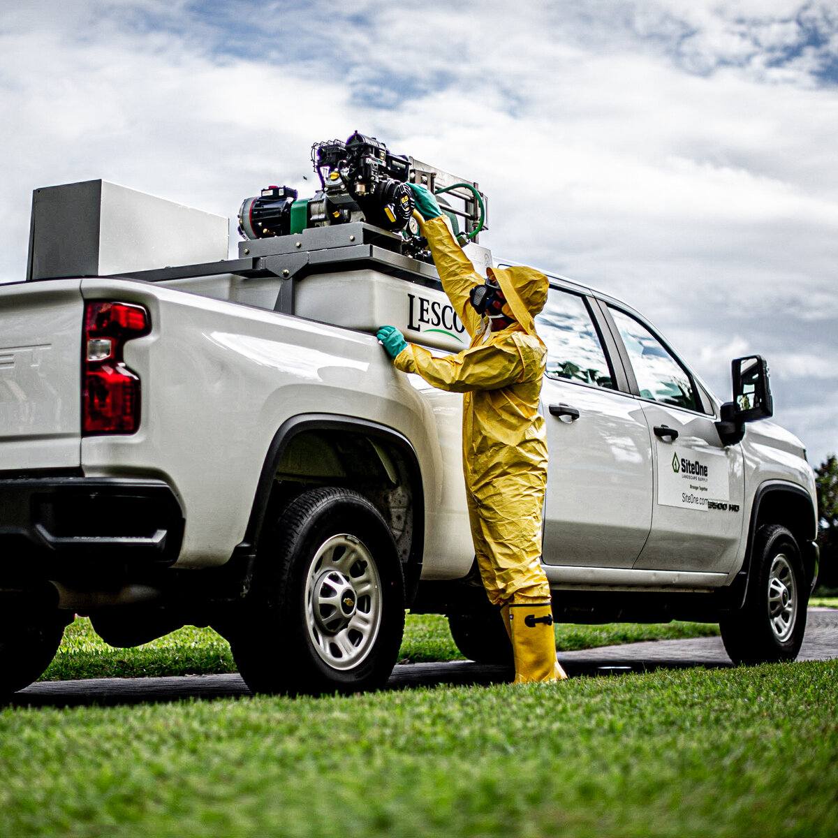 LESCO 300 Gal. Commercial Plus Truck Mount Gas Drive Sprayer w/ Hydra ...