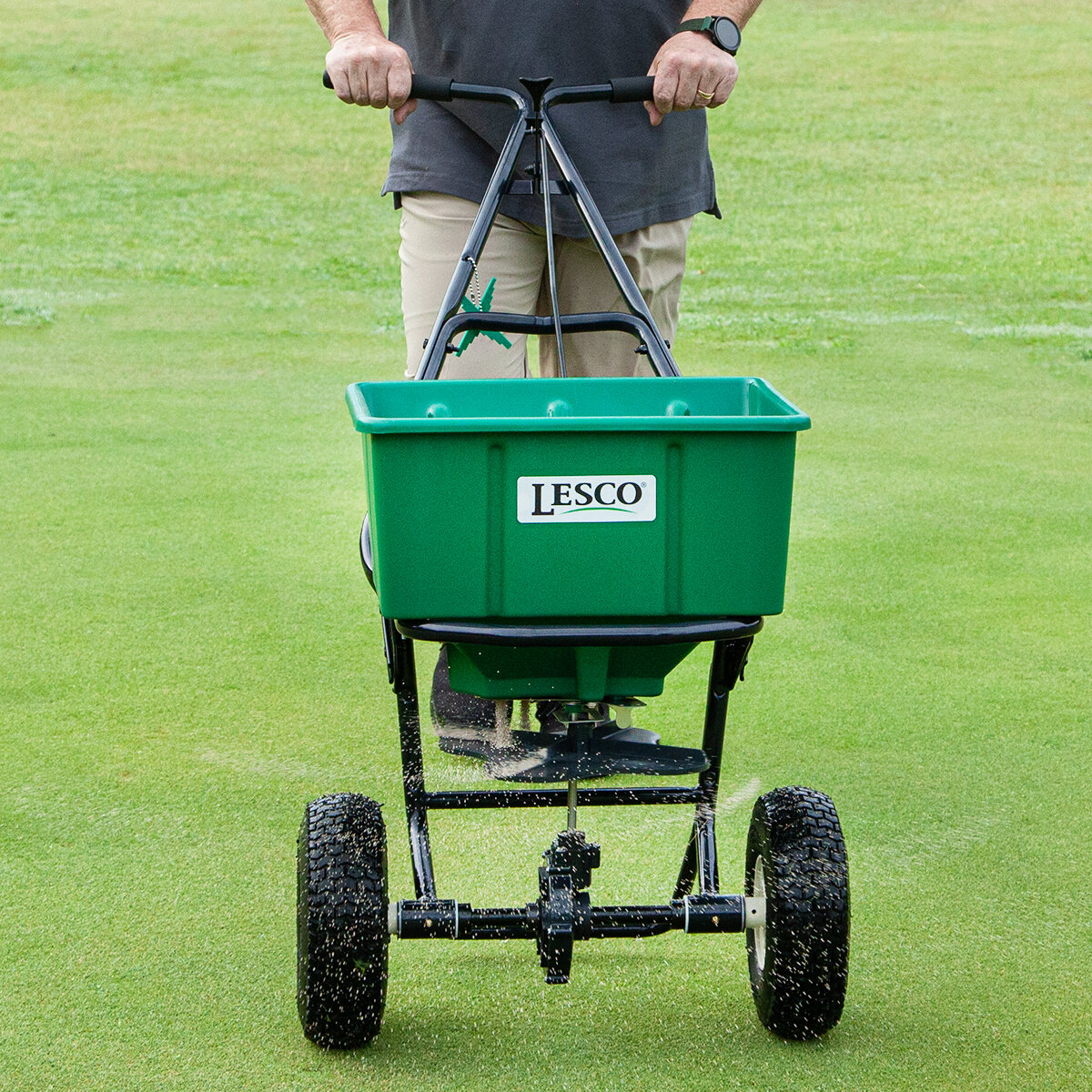 LESCO Broadcast Spreader w/ 50 lb. Capacity | SiteOne US