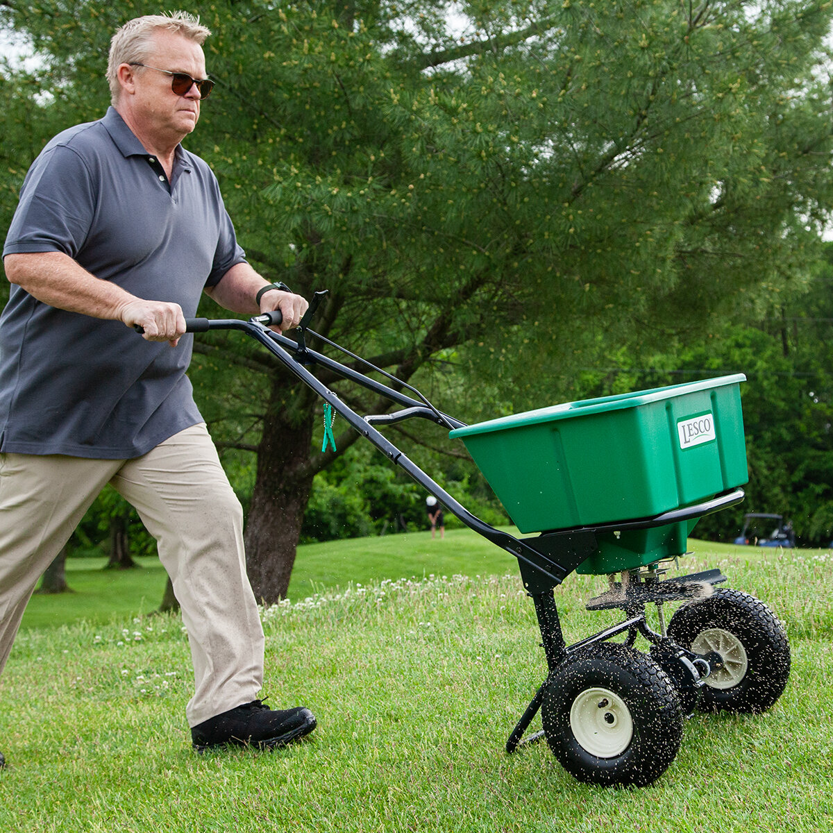 LESCO Broadcast Spreader w/ 50 lb. Capacity | SiteOne US