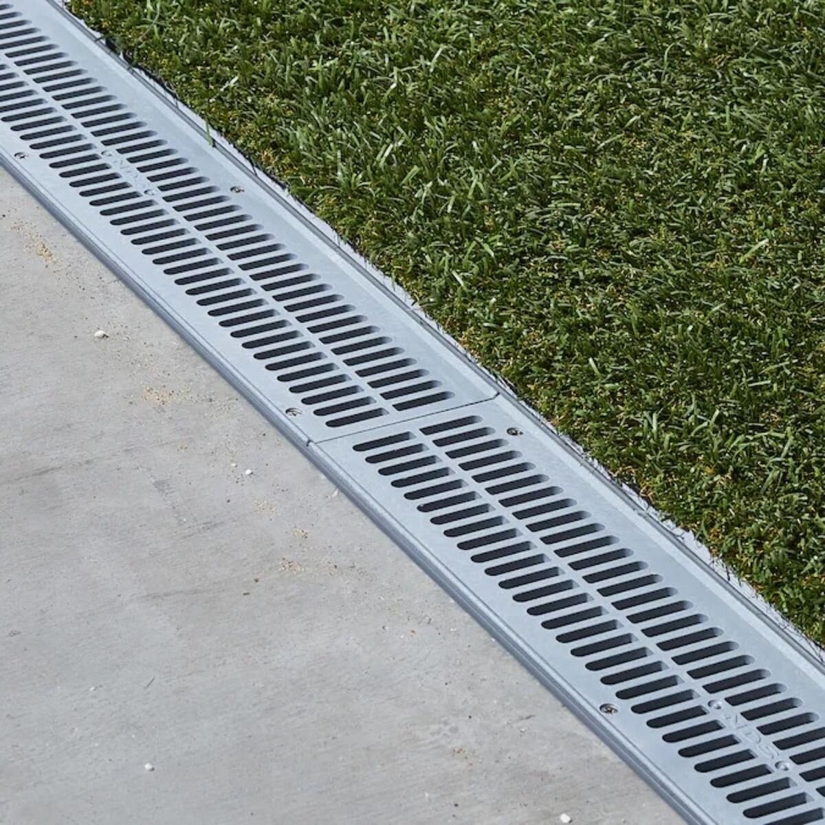 NDS Speed Channel with plastic grates 10 ft | SiteOne US