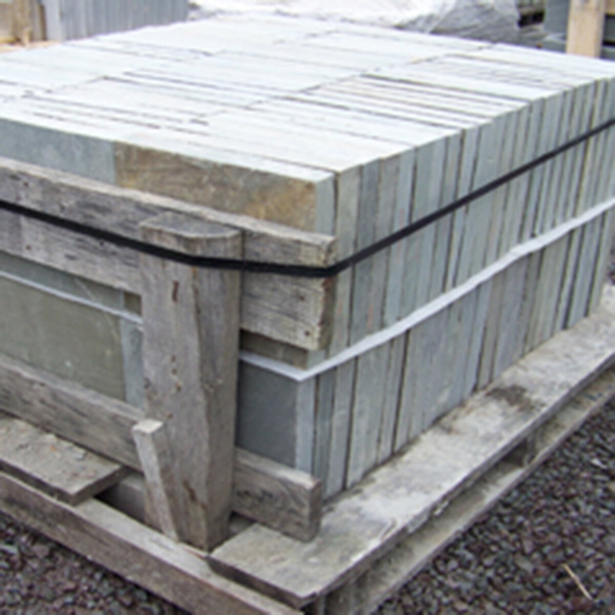 Dimensional Bluestone Full Color Natural Cleft 1 1/2 in. x 24 in. x 24 ...