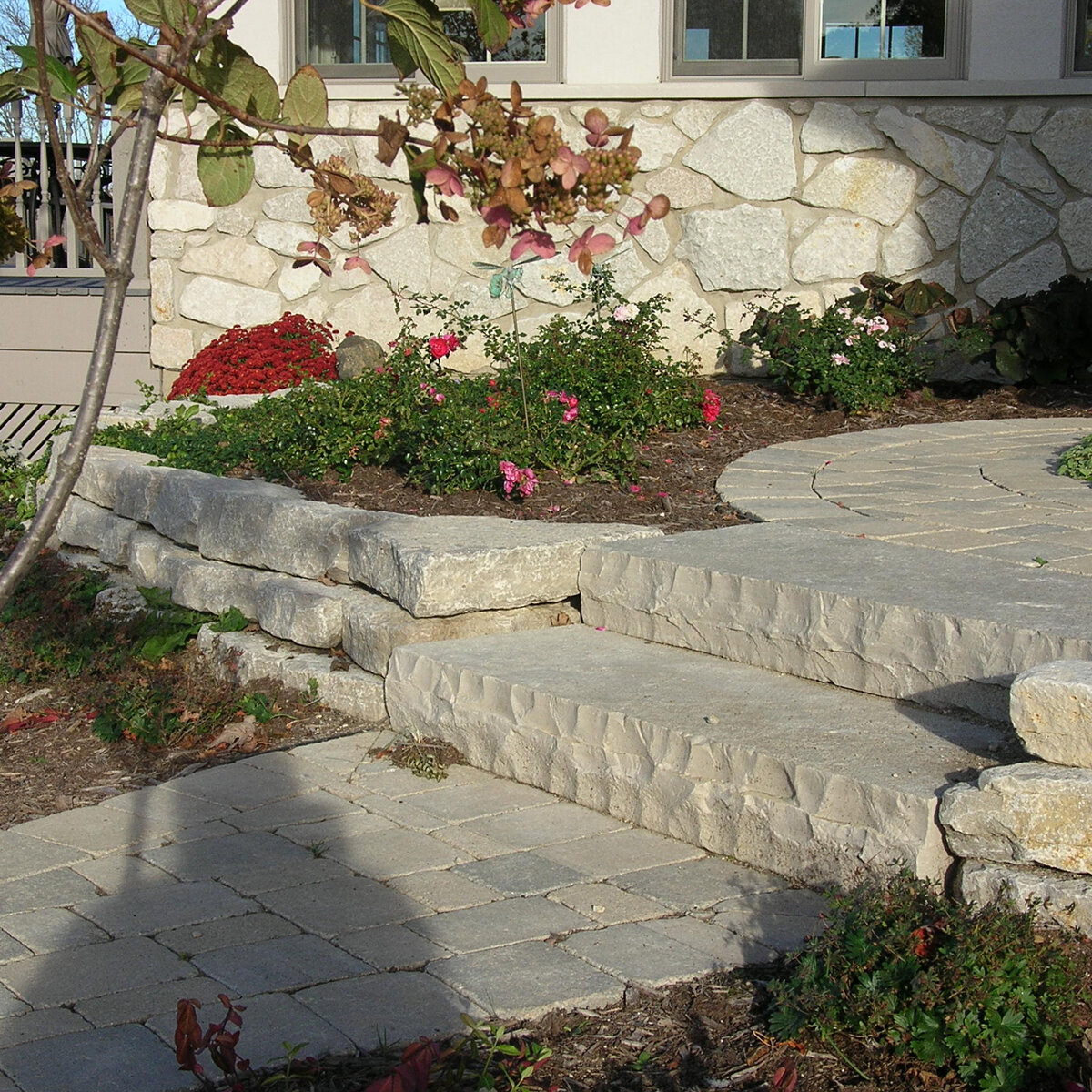 Step Eden Limestone Rockface 6-7 in. x 18 in. x 60 in | SiteOne US