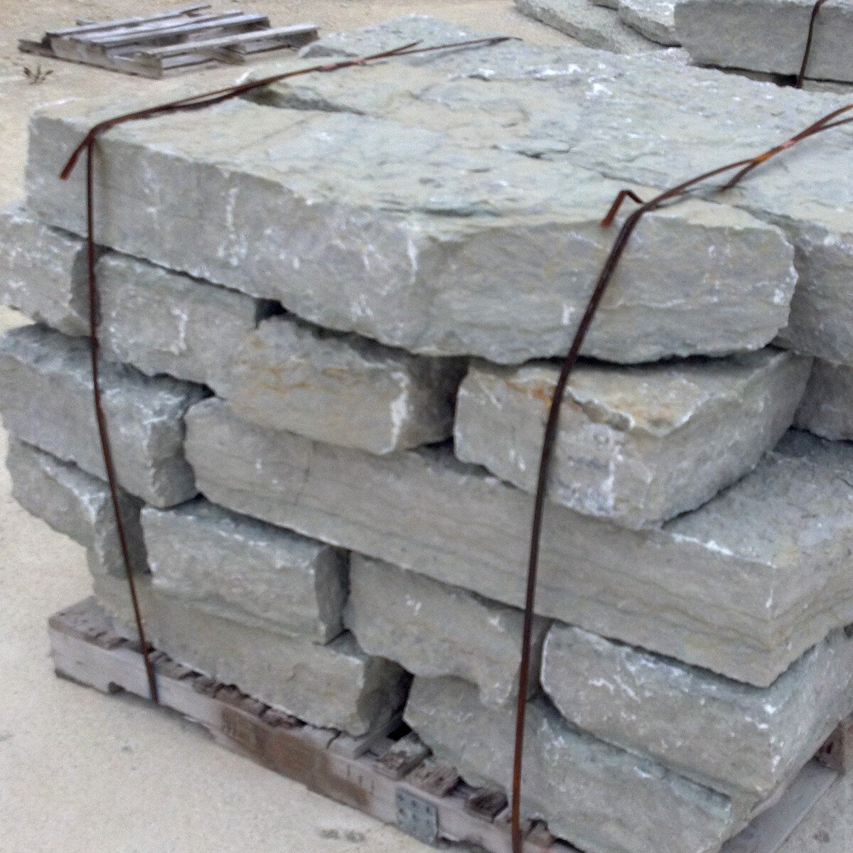 Slabs Canyon Gray Limestone (12 in. Snapped) 5 - 7 in. Thick | SiteOne US