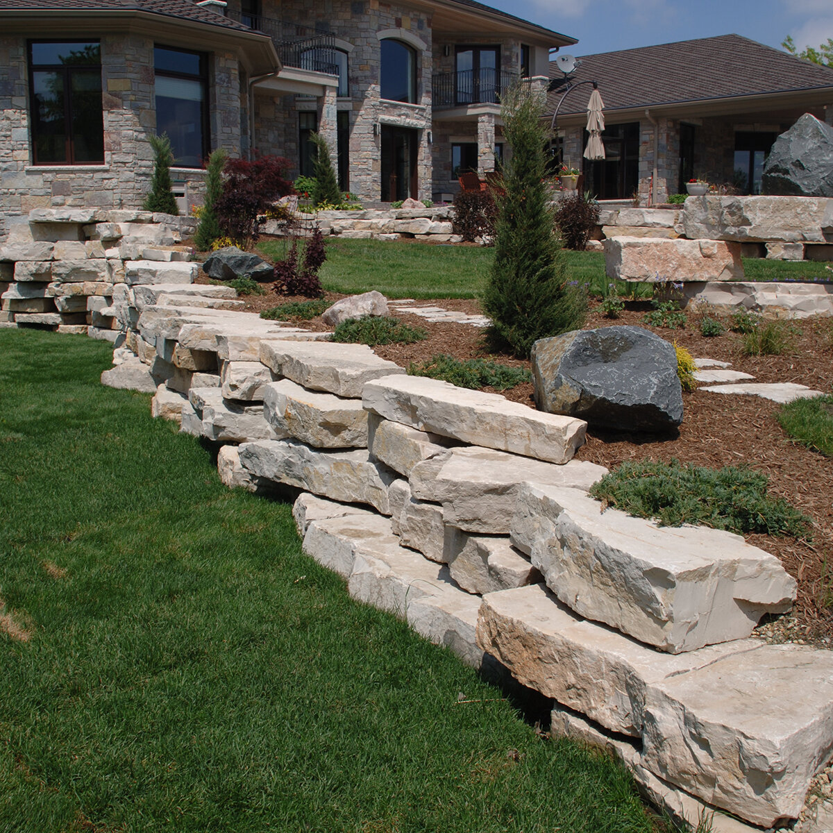 Slabs Eden Limestone Outcropping Steps | SiteOne US
