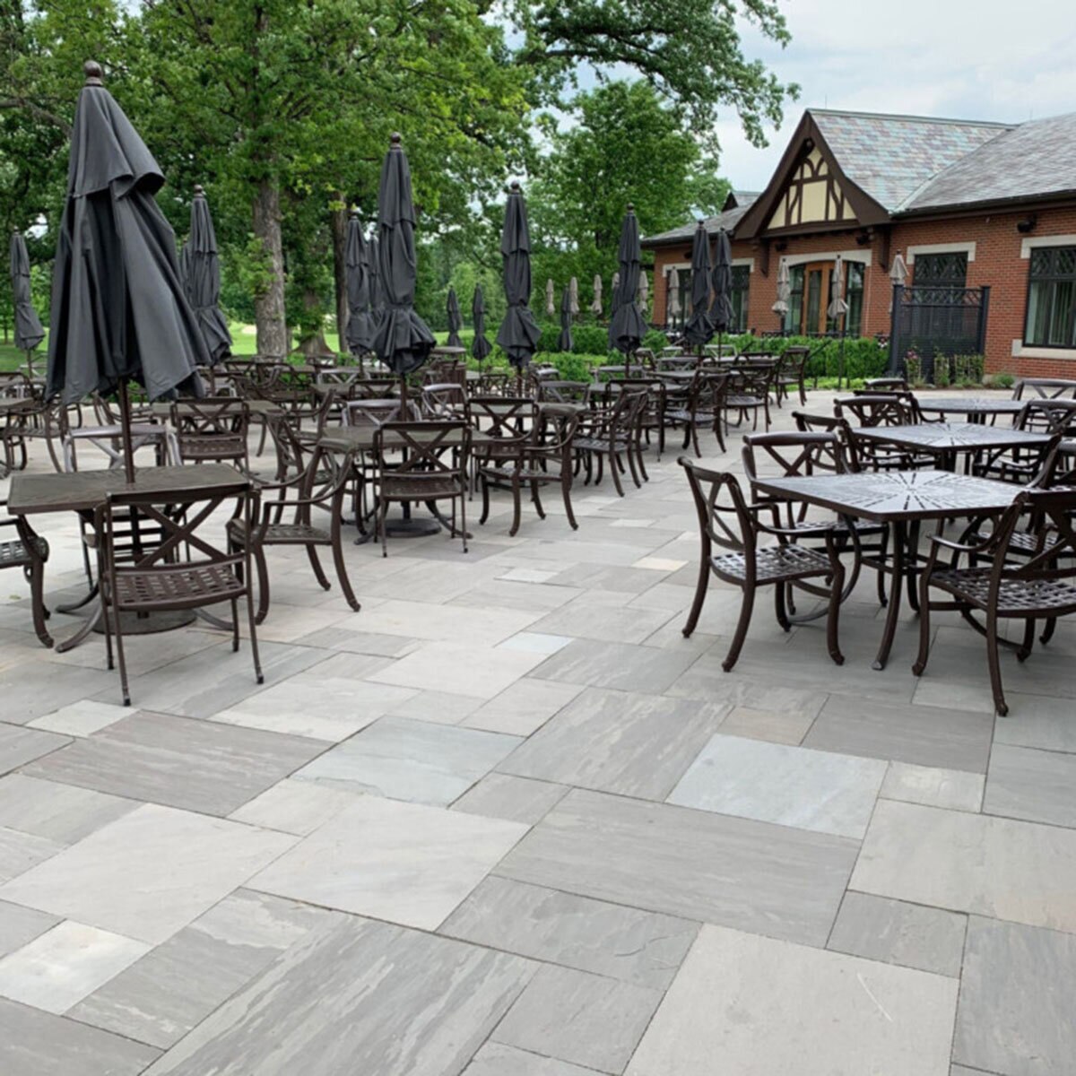 Dimensional Slate Grey Sandstone 1 in. x 24 in. x 24 in | SiteOne US