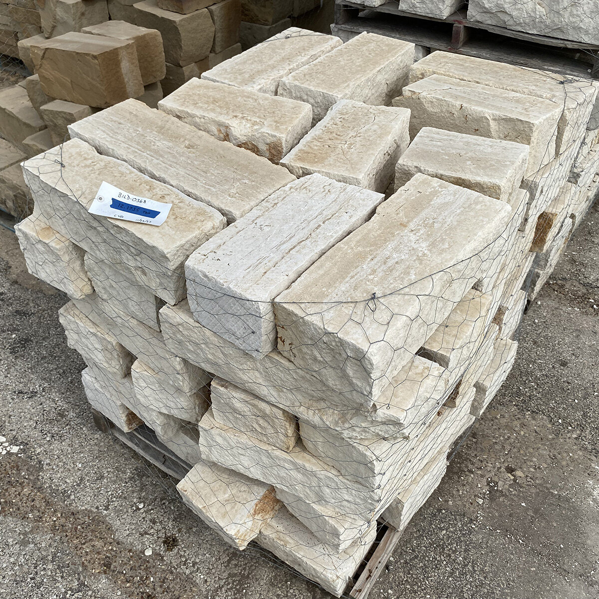 Drywall White Limestone (8 in. Chopped) Sawn 6 in. Thick | SiteOne US