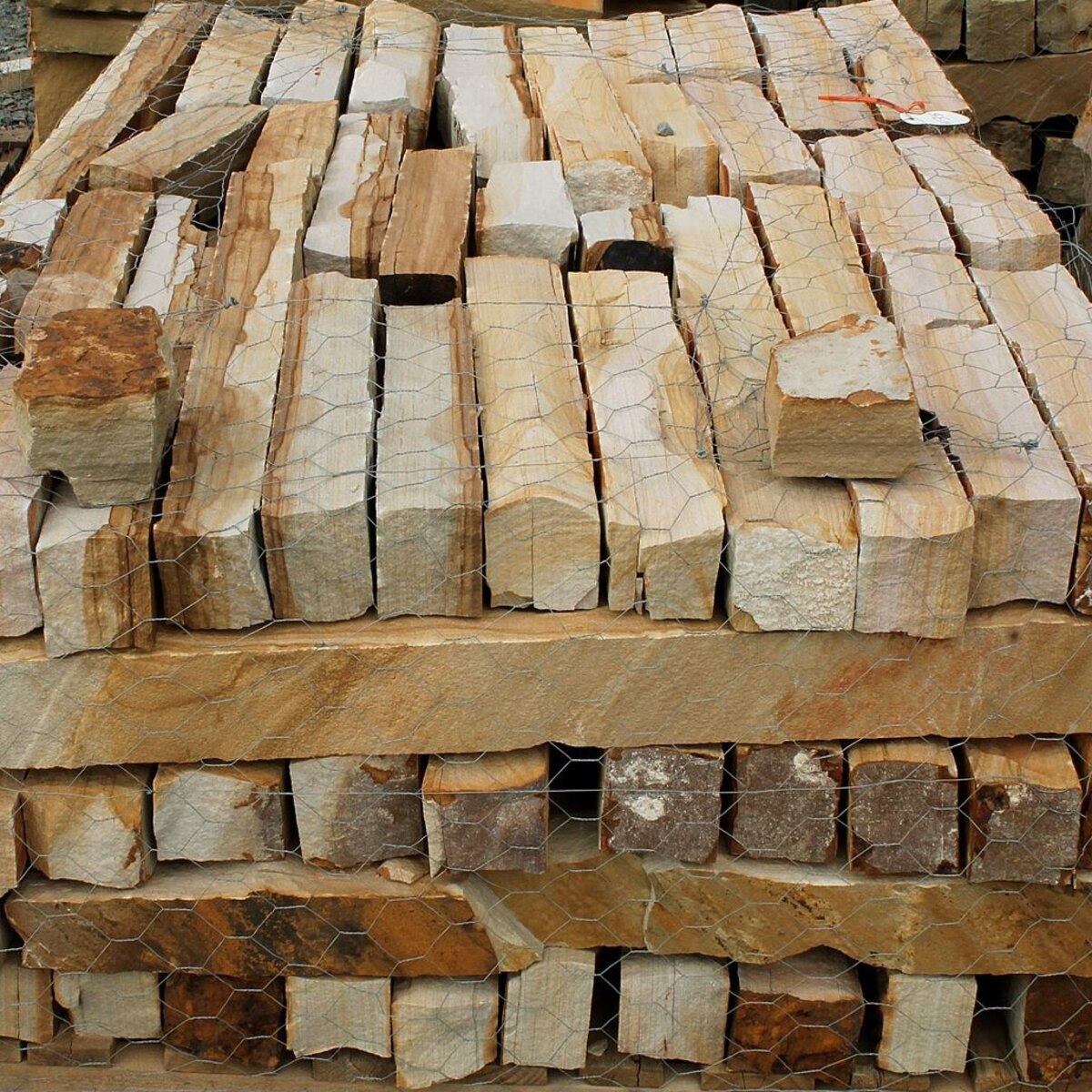 Building Stone Arkansas Cherry Blend Sandstone (4 in. Chopped) 4 in ...