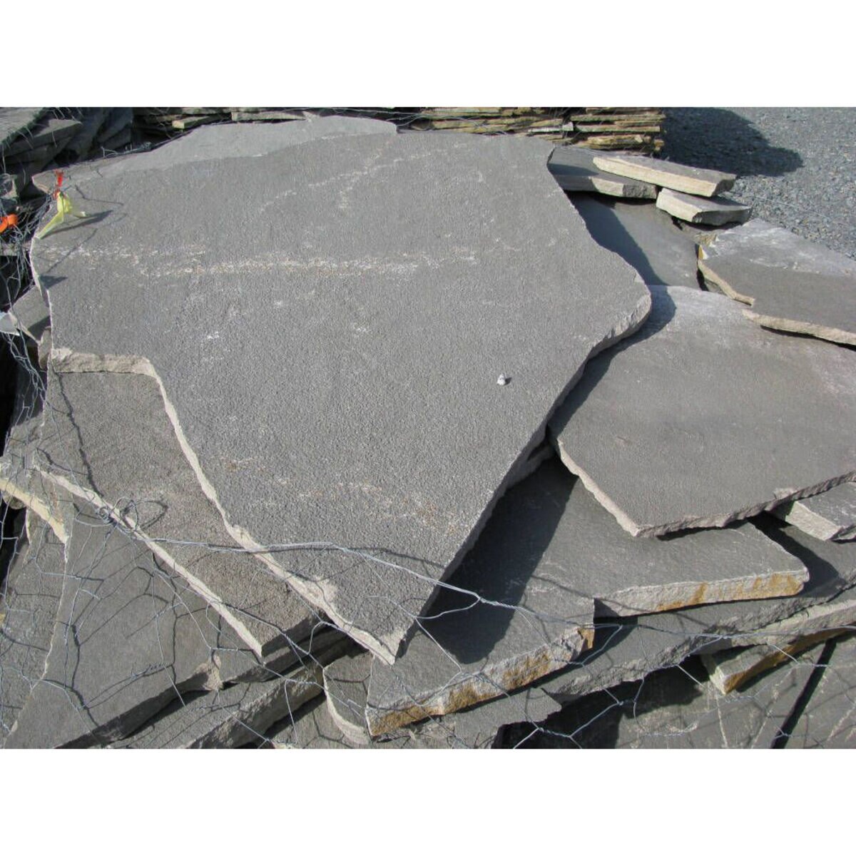 Flagstone Arkansas Blue Sandstone 2 in | SiteOne US