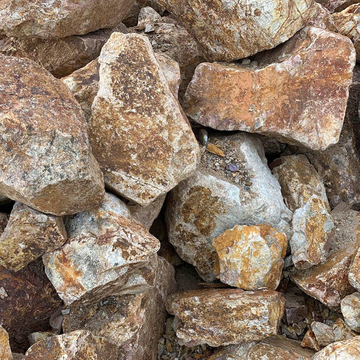 Boulders Auburn Brown | SiteOne US