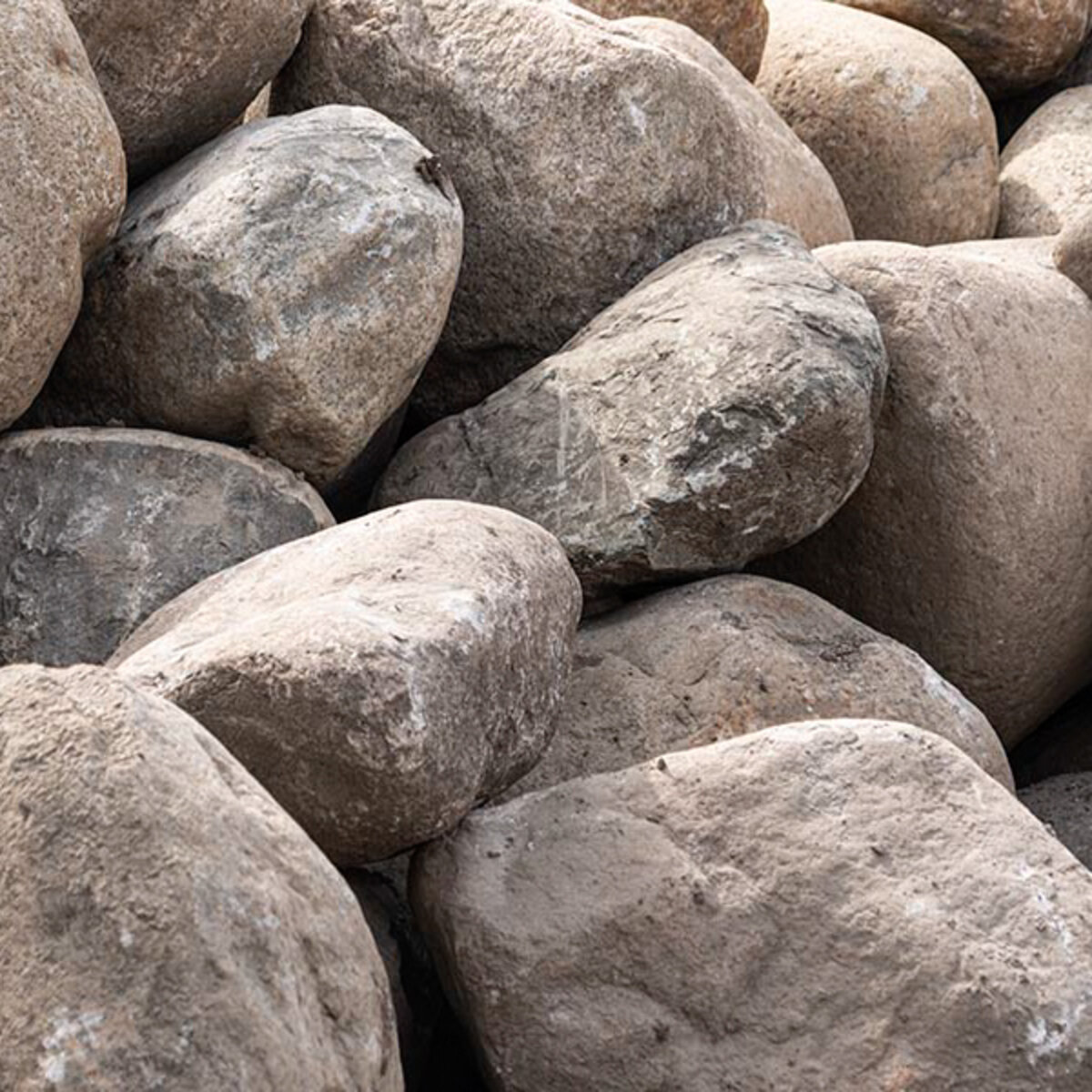 Glacial Granite Boulders 24 - 30 in | SiteOne US