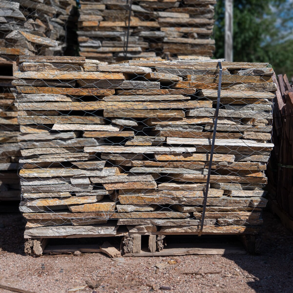 Flagstone Idaho Sunset Gold Quartzite Patio/Steppers 1 - 1 1/2 in ...