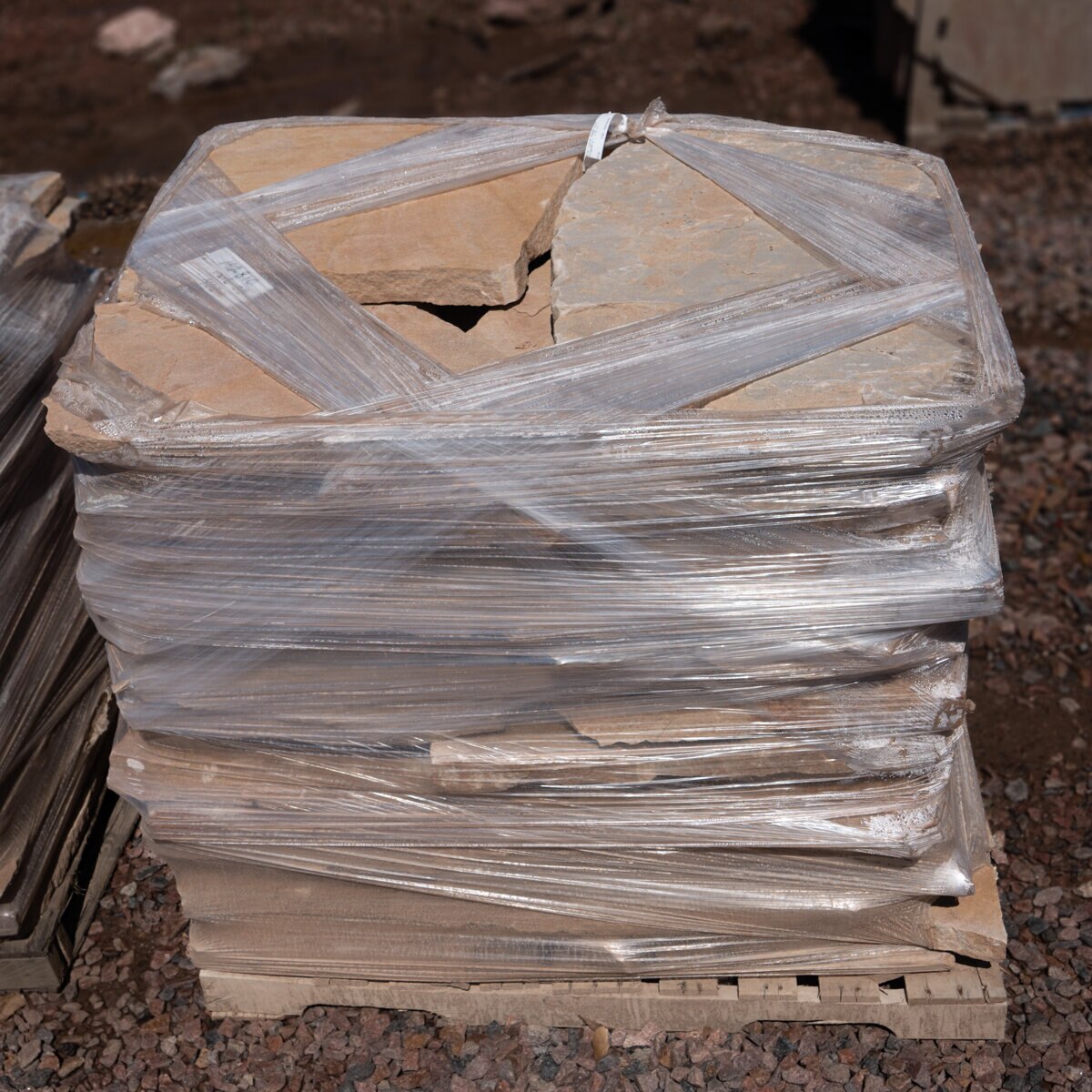 Flagstone Lyons Aspen Buff Patio/Steppers 1 1/2 in | SiteOne US