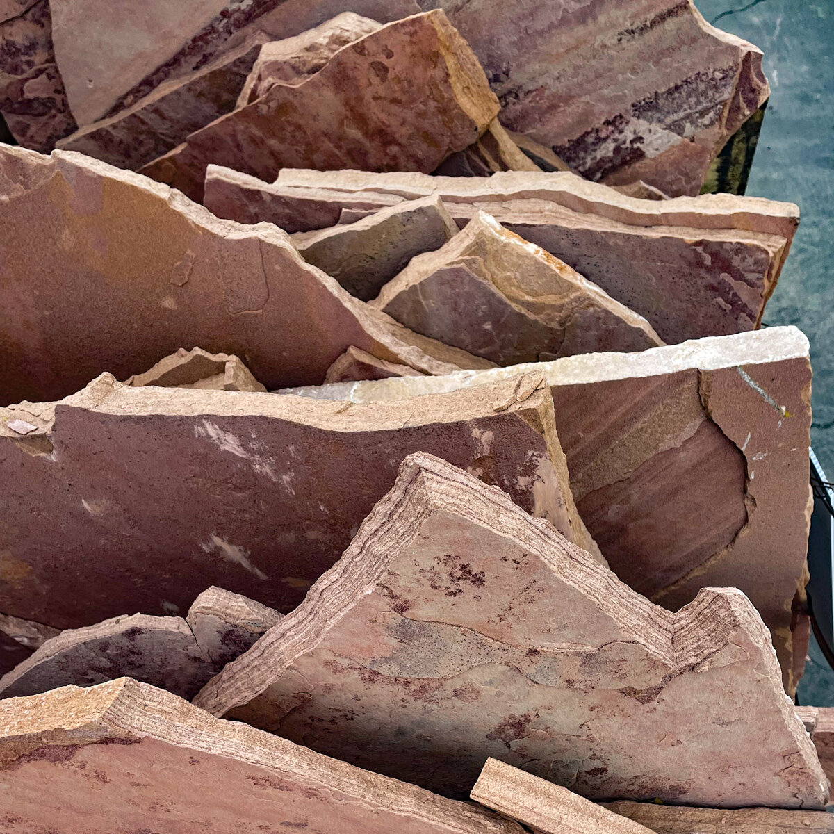 Flagstone Arizona Rosa Select Stand Up 1 - 1 3/4 in | SiteOne US