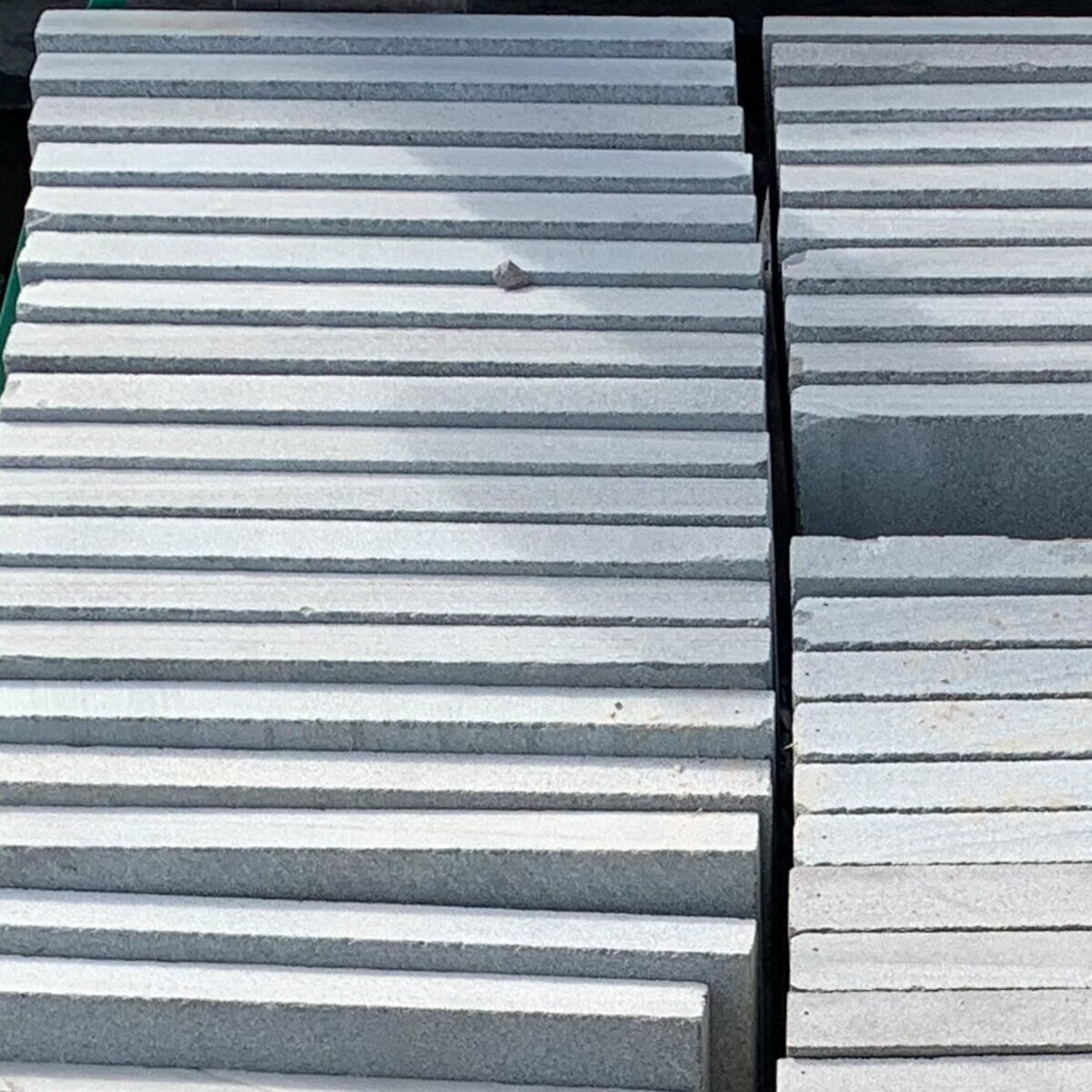 Dimensional Bluestone Select Blue Natural Cleft 1 1/2 in. x 36 in. x 36 ...