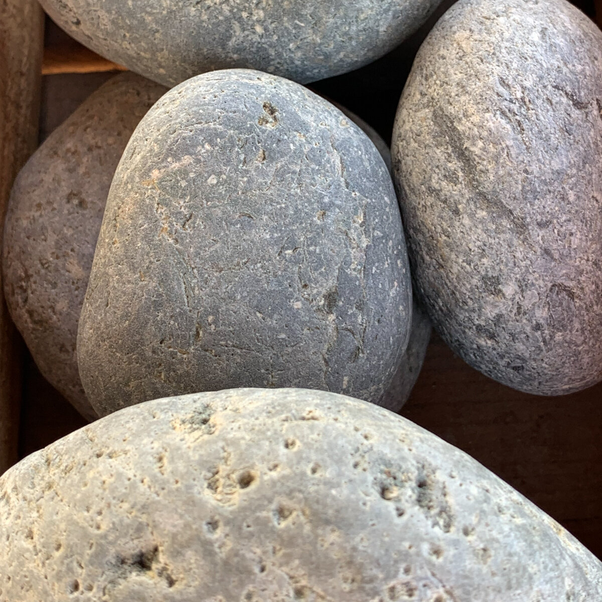 Bagged Mexican Beach Pebbles Black 2 - 3 in. (75 lb. Bag) | SiteOne US