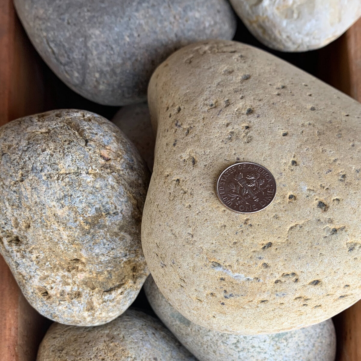 Bagged Mexican Beach Pebbles Buff 3 - 5 in. (75 lb. Bag) | SiteOne US