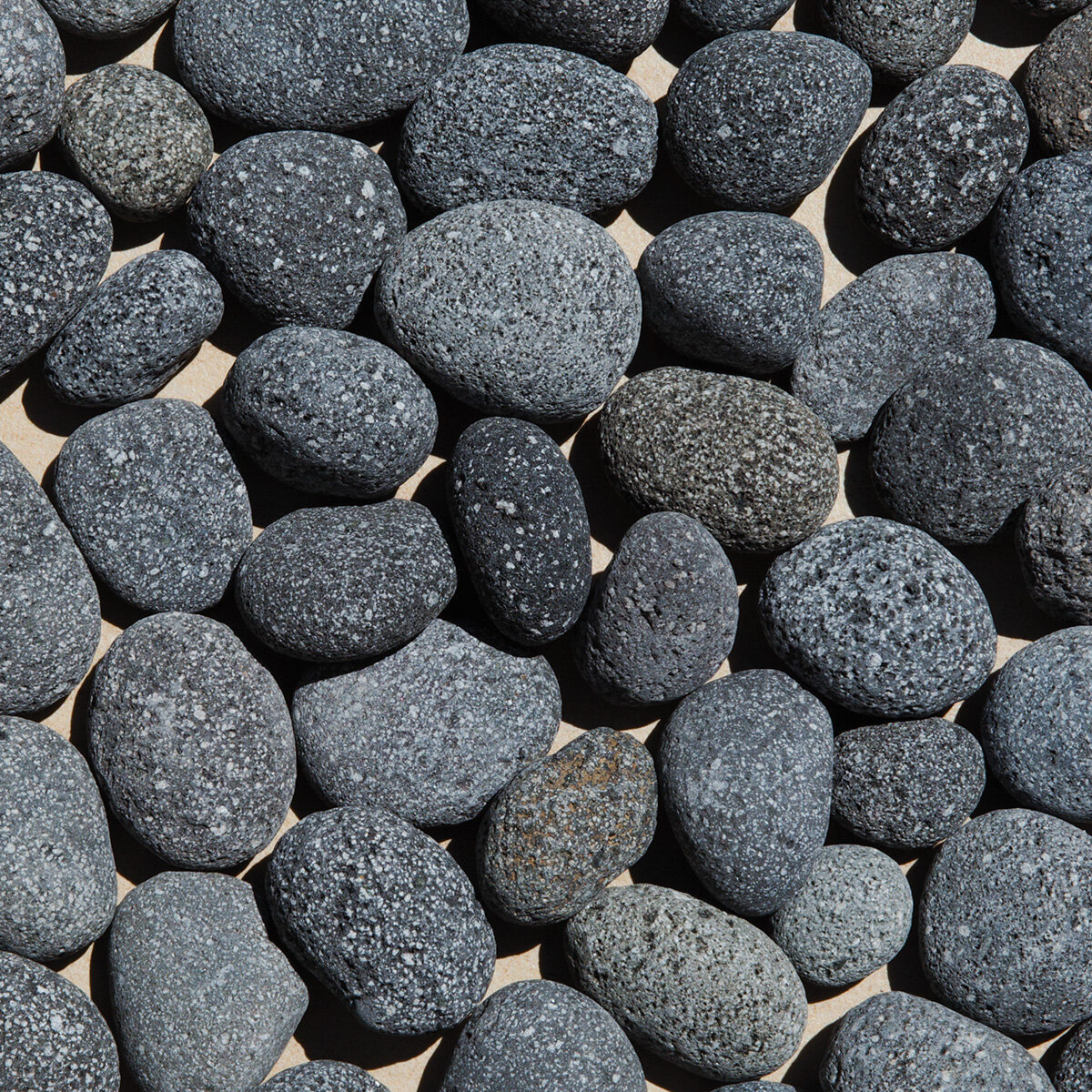 Bagged Black Lava Rock Tumbled Smooth 1 - 2 in. (50 lb. | SiteOne