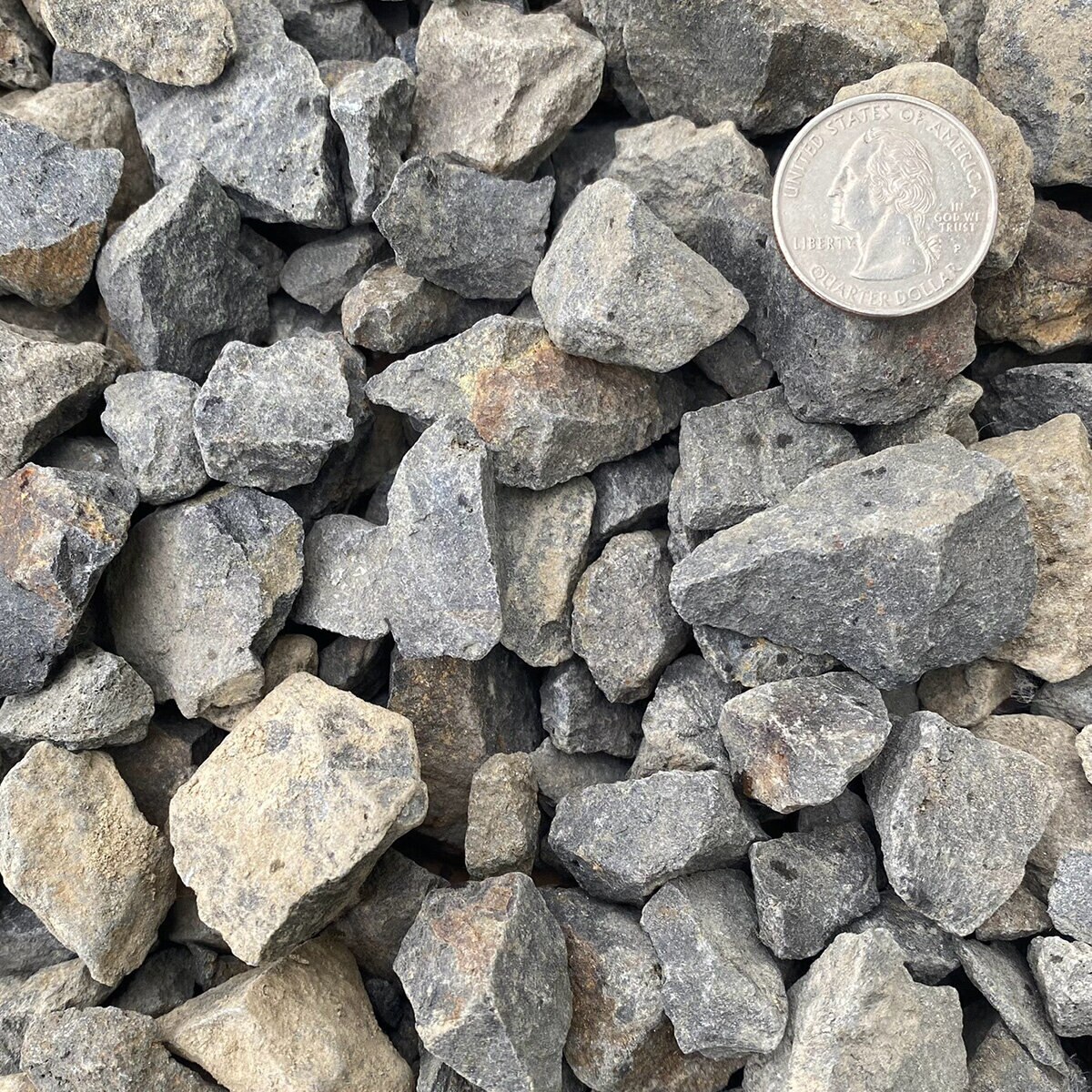 Bulk Basalt Chip Gravel Black 1 in | SiteOne US