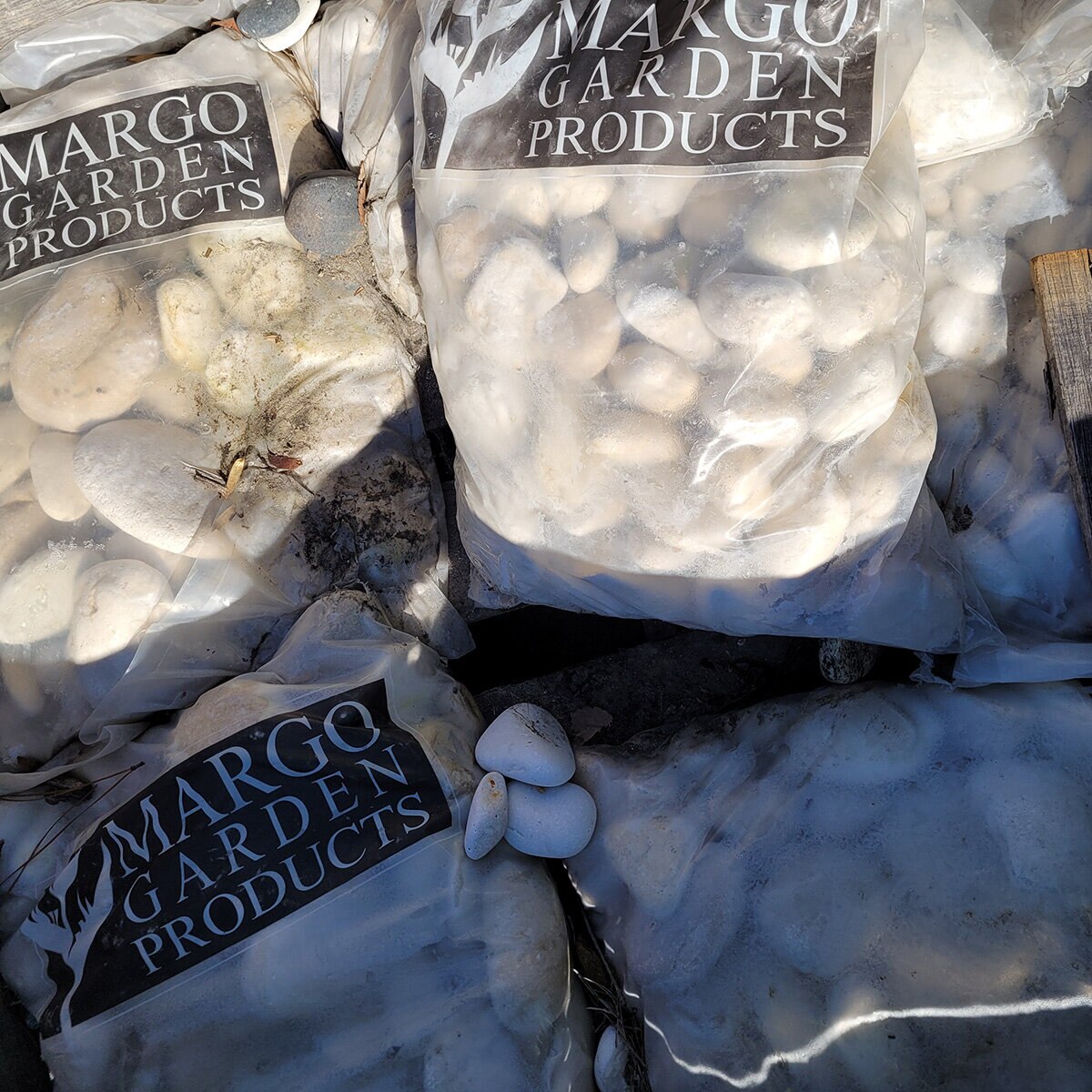 Bagged Caribbean Beach Pebbles White 1 - 3 in. (40 lb. Bag) | SiteOne US