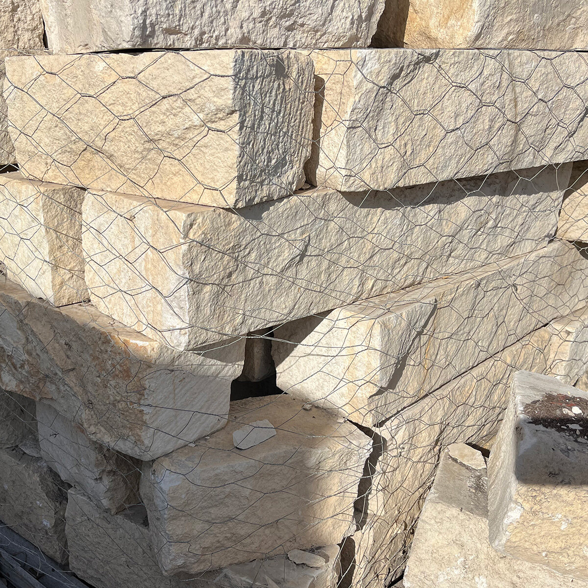 Drywall Cream Limestone (8 in. Chopped) Sawn 6 in. Thick | SiteOne US