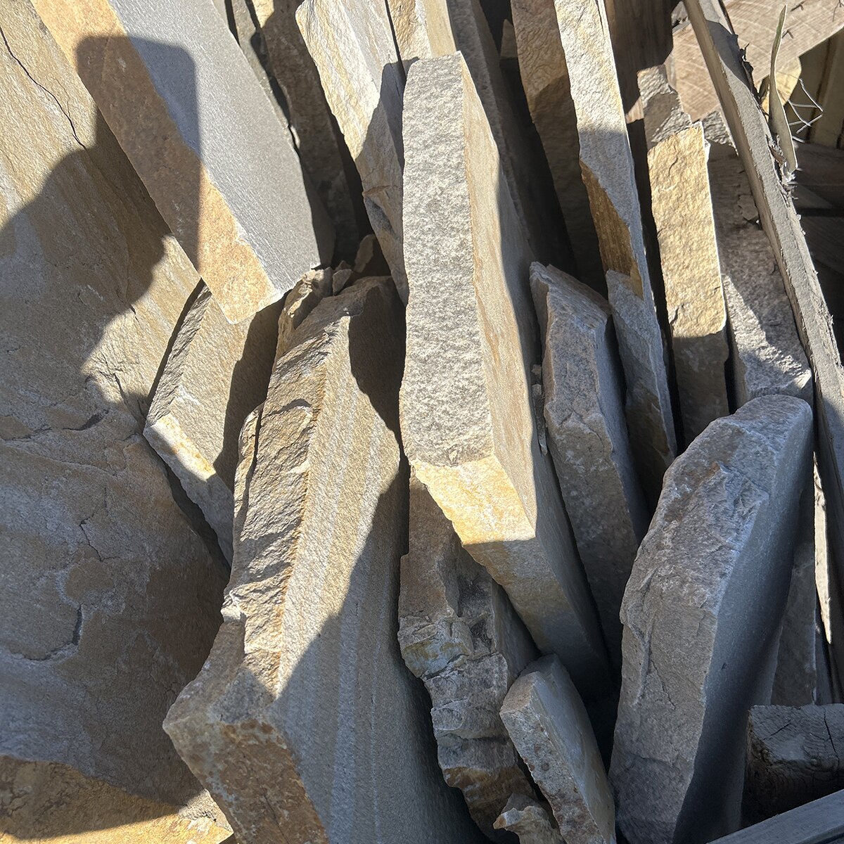 Flagstone Utah Sunrise Buff Stand Up Thin | SiteOne US