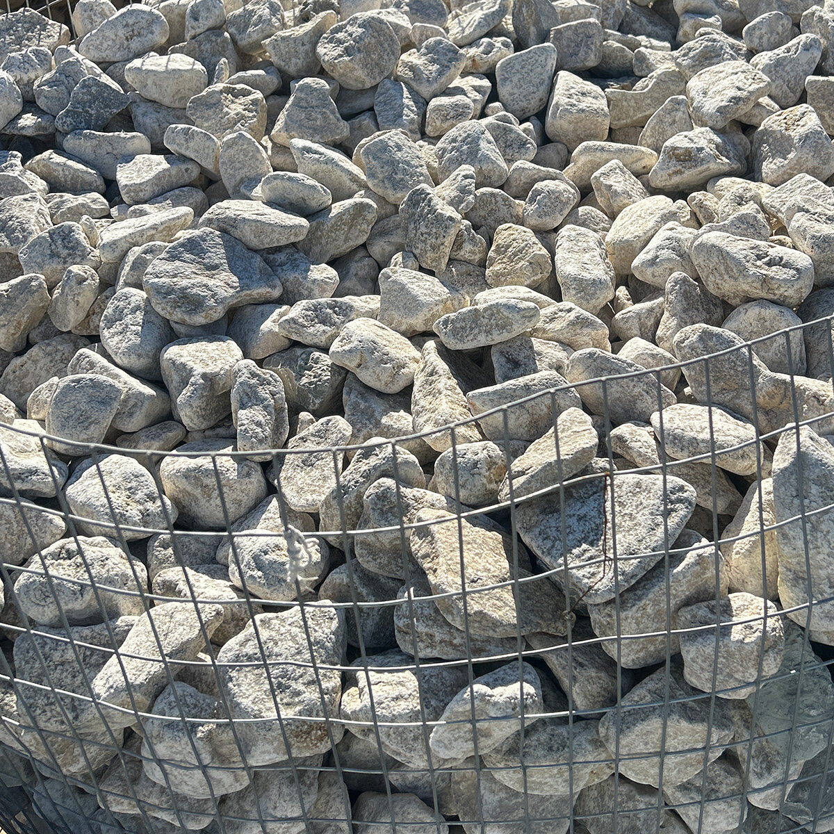 Palletized River Rock Ivory Cream Cobbles 2 - 3 in. | SiteOne US