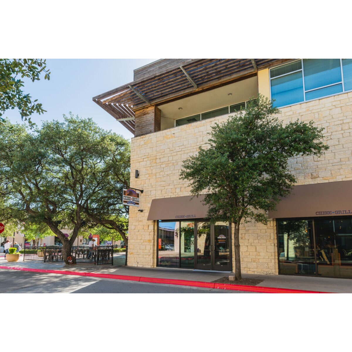 Squared Texas Cream Limestone Snapped Edges 16 in. x 24 in | SiteOne US