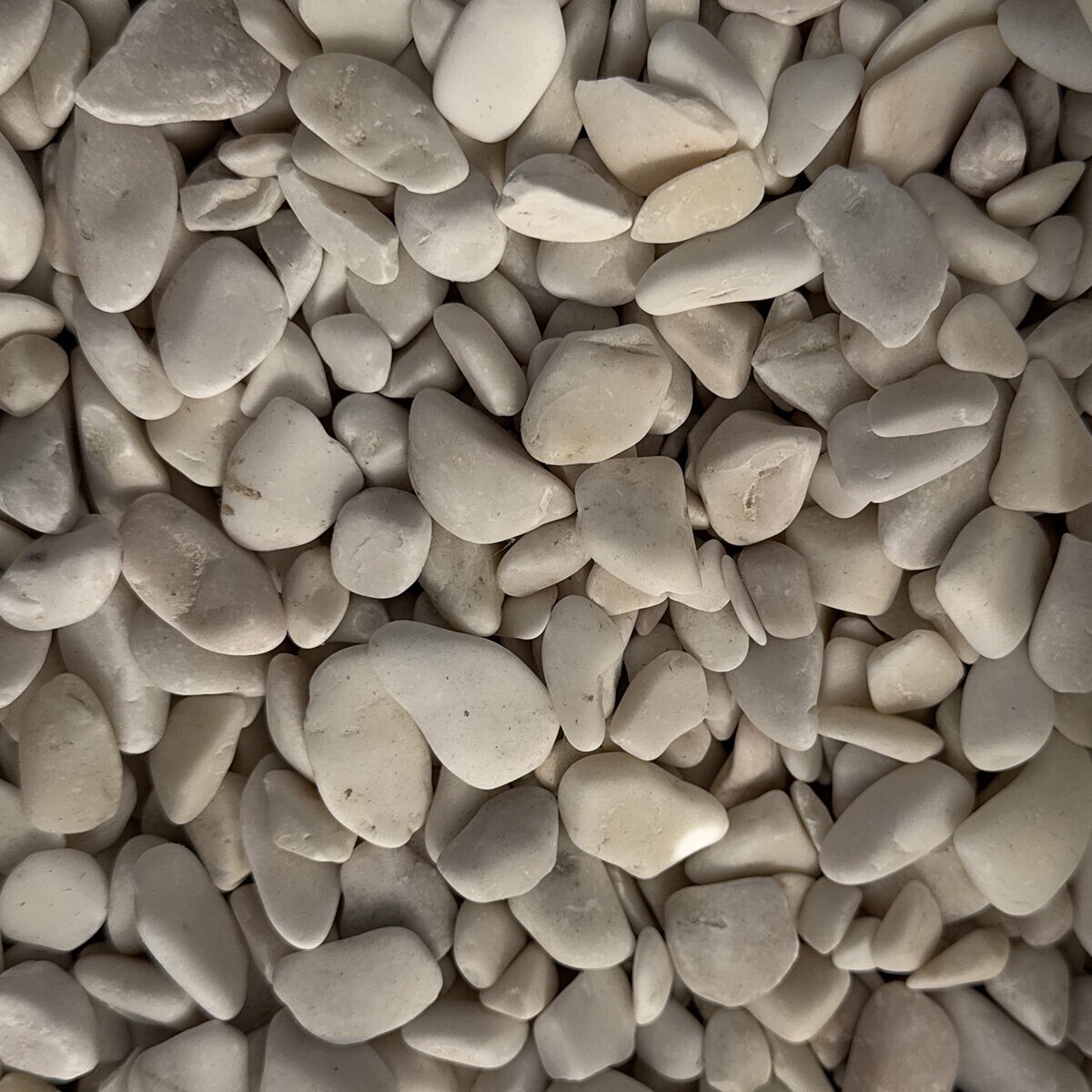 Bagged Snow White Pebbles 1/2 in. - 1 in. (40 lb. Bag) | SiteOne US