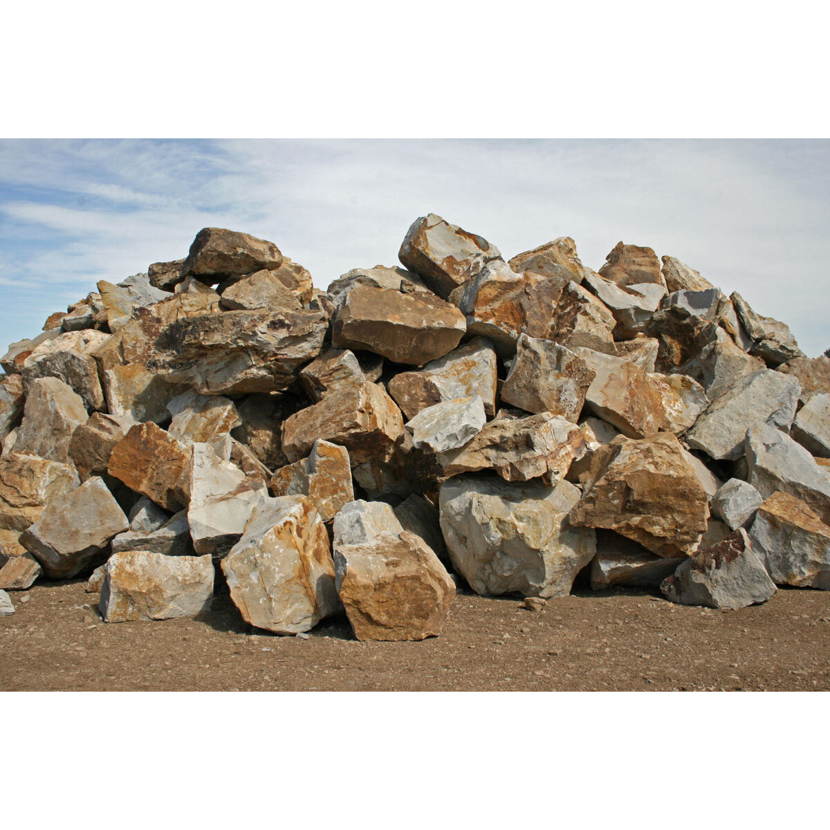 Siloam Sandstone Quarry Boulders | SiteOne US
