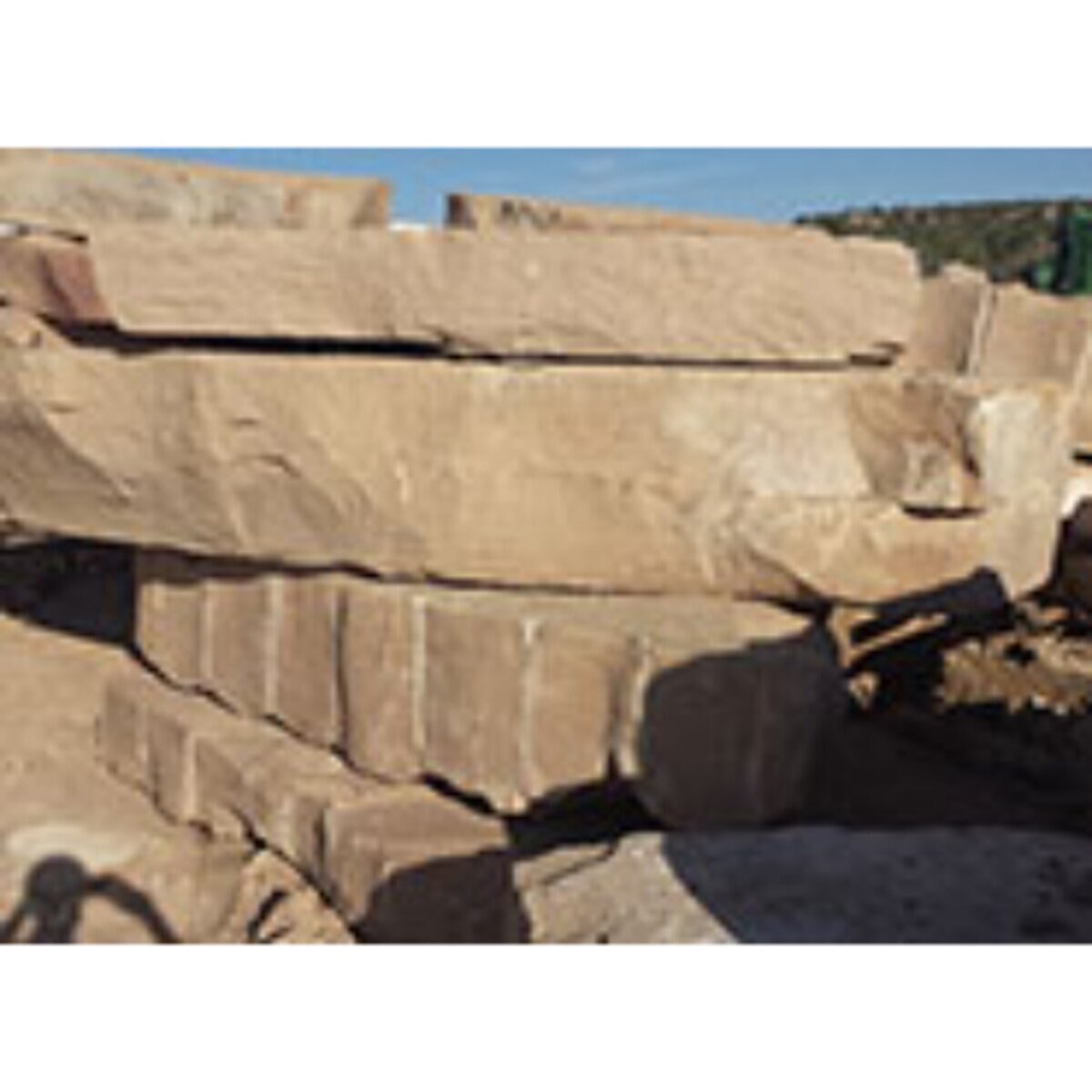 Building Stone Fossil Creek Buff Strip (4 in. Snapped) | SiteOne US