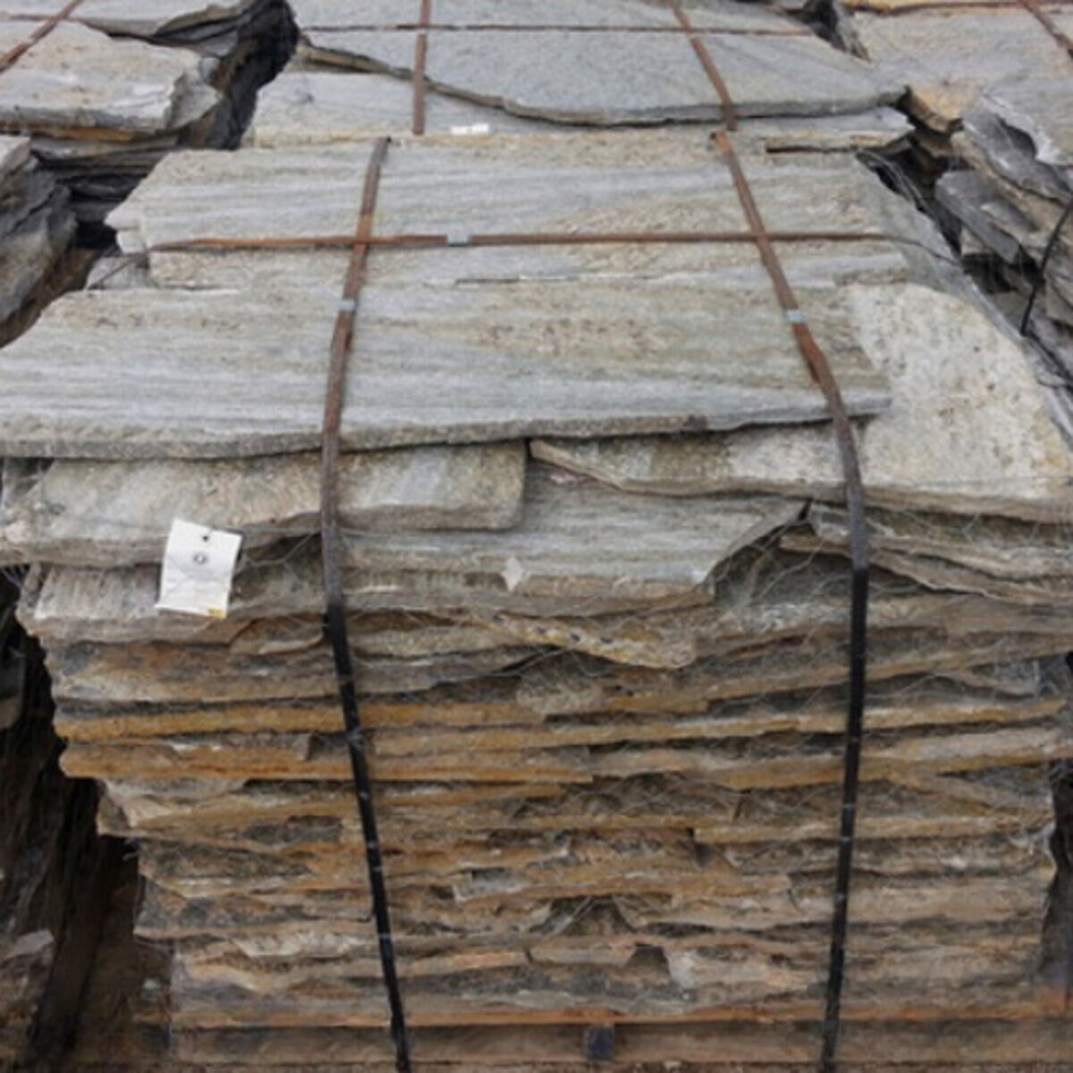 Flagstone Idaho Cherokee Charcoal Quartzite Stand Up 3/4 - 1 1/4 in ...