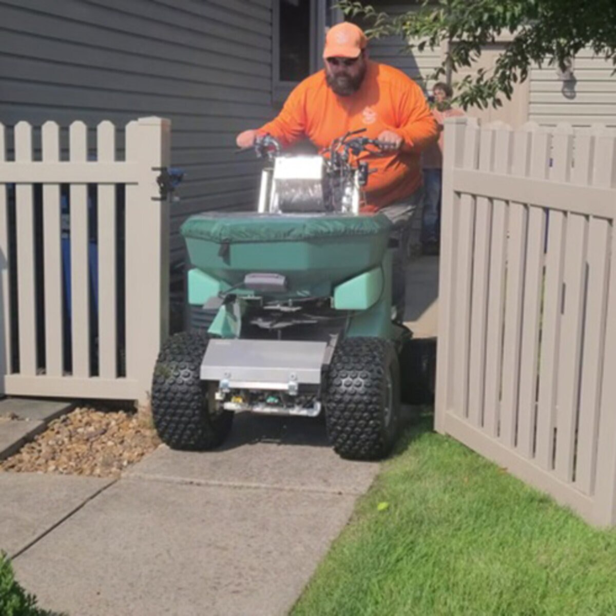 PermaGreen Triumph Spreader/Sprayer, Honda Engine w/Electric Start (12 ...