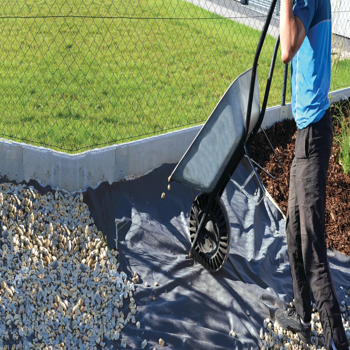 Pro-Trade 2.5 oz. Non-Woven Spunbond Weed Barrier Fabric Gray 6 ft. x ...