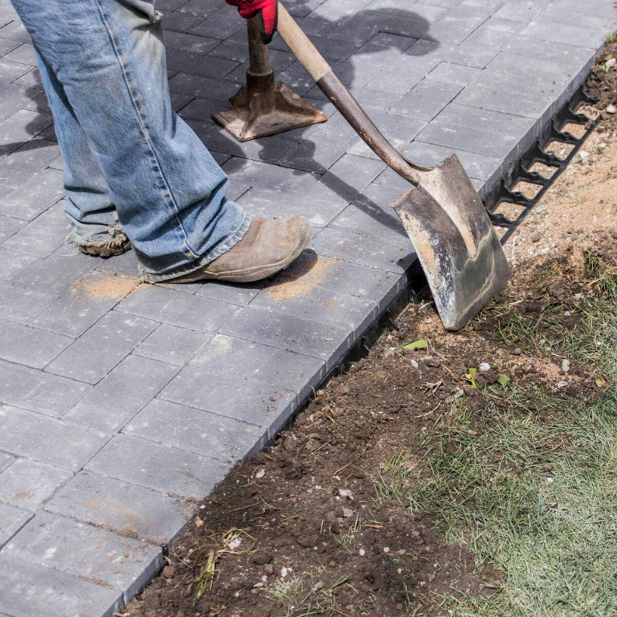 SEK Surebond Snap Edge Paver Edge Restraint 8 ft | SiteOne US