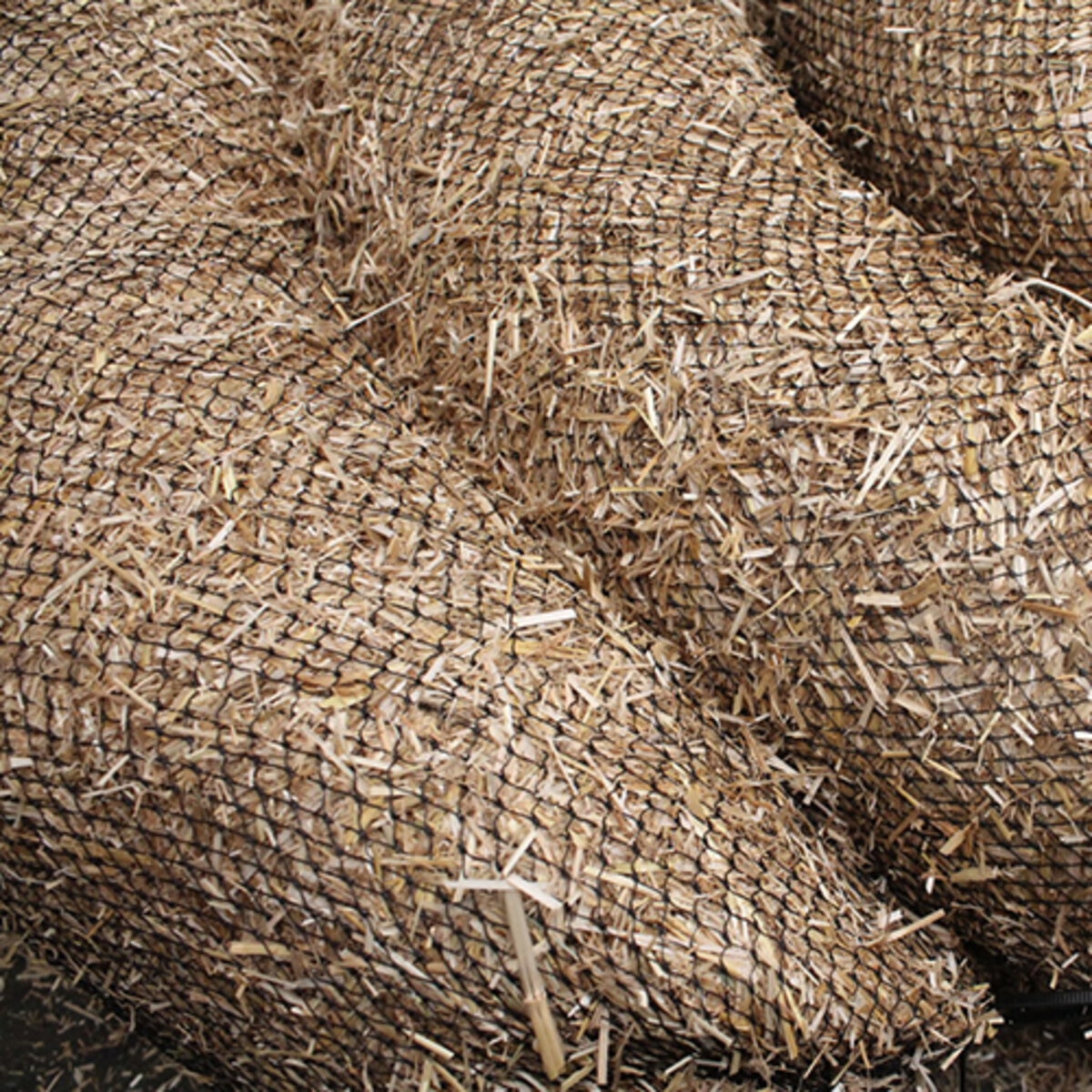 SRW Straw Wattle 9 in. x 25 ft. (14/pallet) | SiteOne US